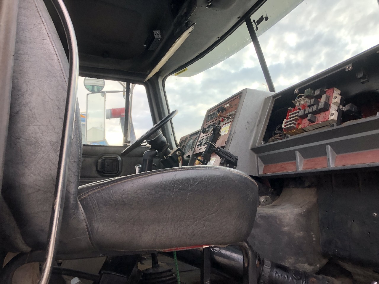 Mack CL600 Parts Unit for Sale