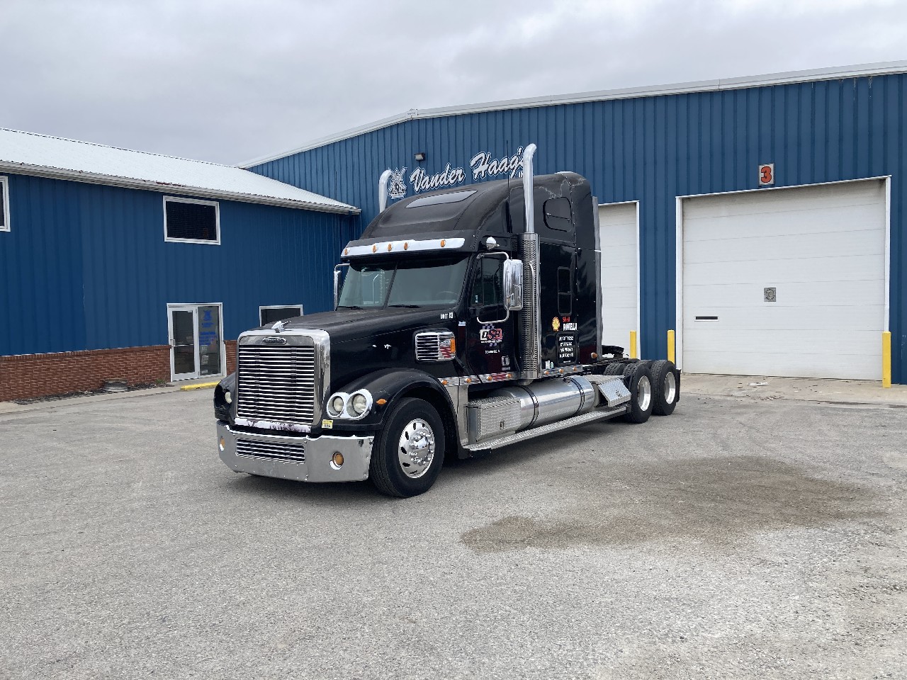 Freightliner CORONADO Truck for Sale