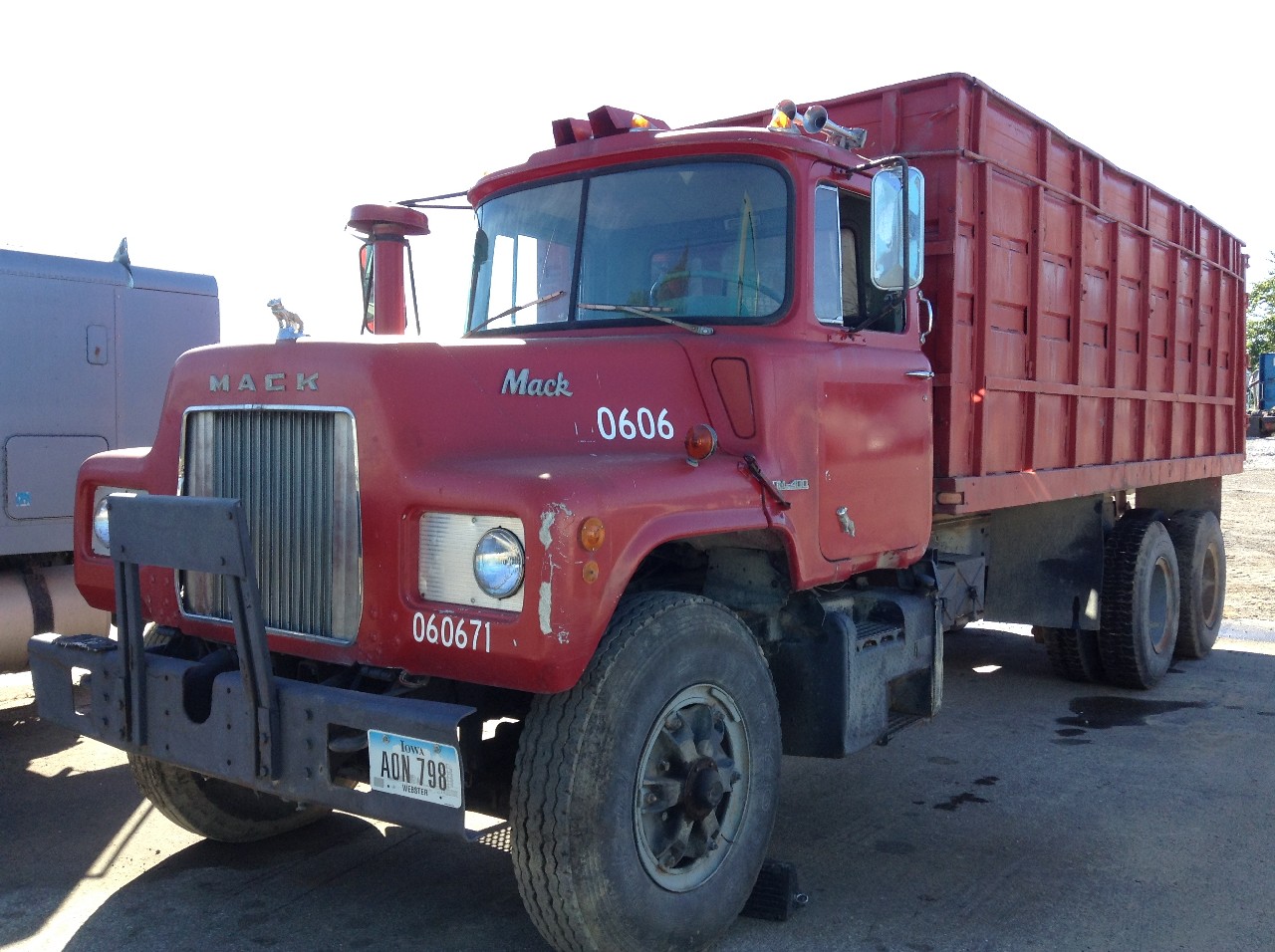 Mack DM400 Parts Unit for Sale