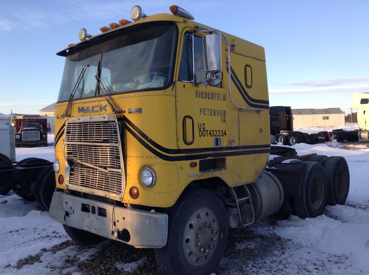 Mack FL (COE) Parts Unit for Sale