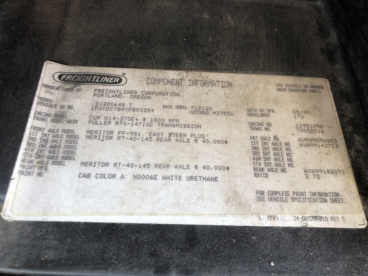 Freightliner FLD120 Speedometer Instrument Cluster for Sale
