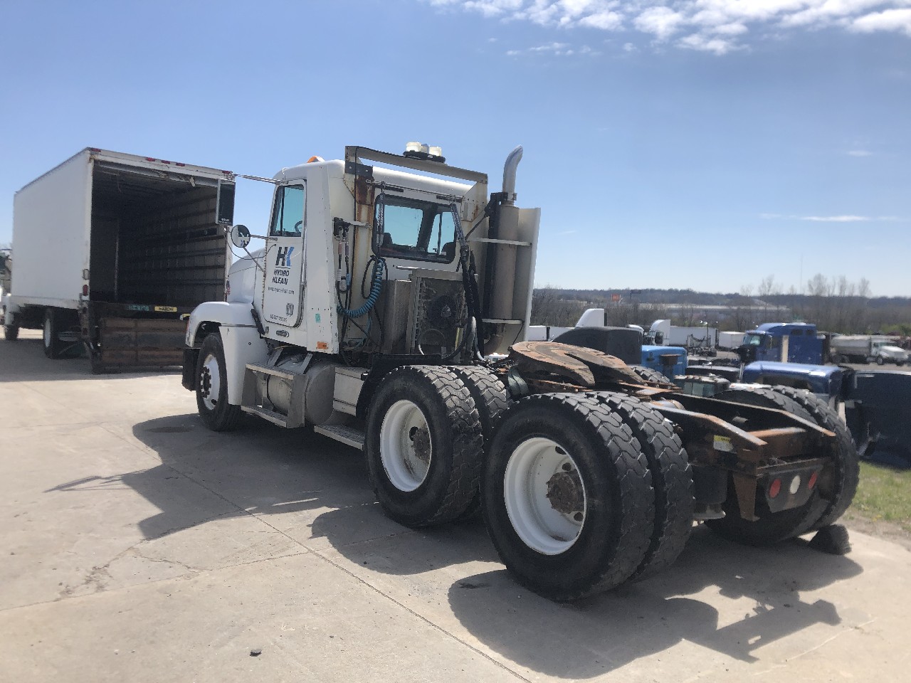 Freightliner FLD120 Speedometer Instrument Cluster for Sale