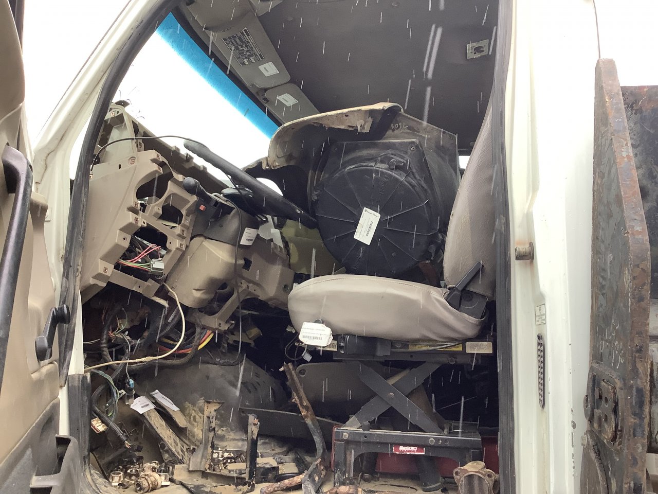 Peterbilt 200 LCF Parts Unit for Sale