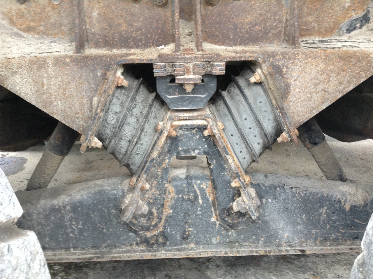 Mack LE613 Parts Unit for Sale