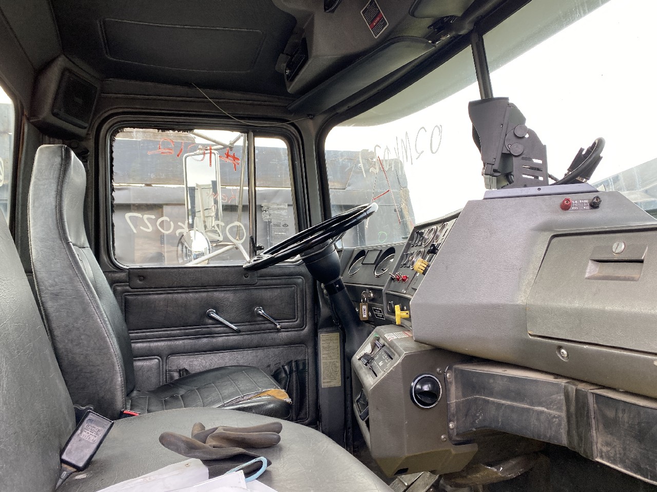 Mack RD600 Floor Mat for Sale