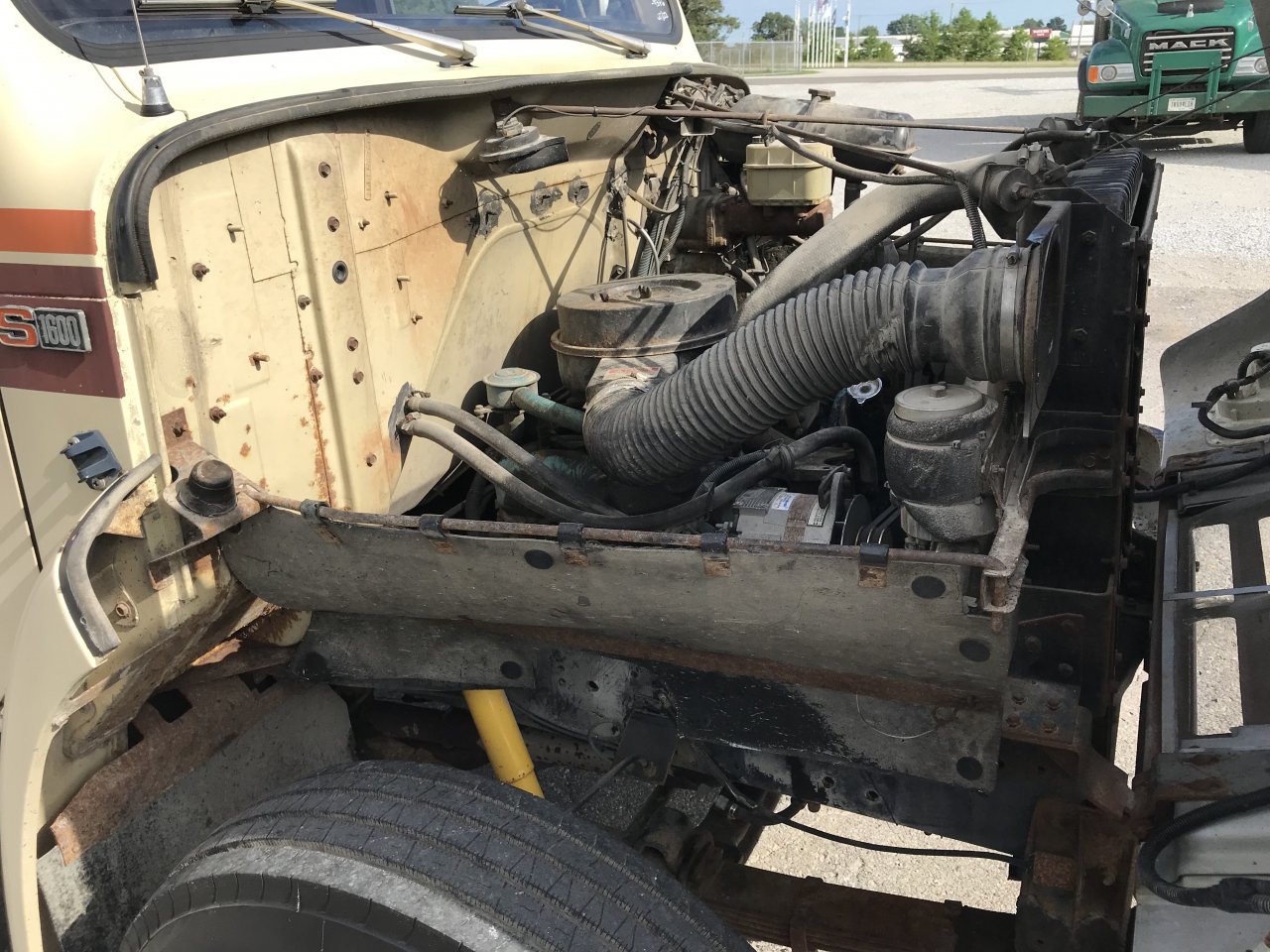 International S1600 Truck for Sale