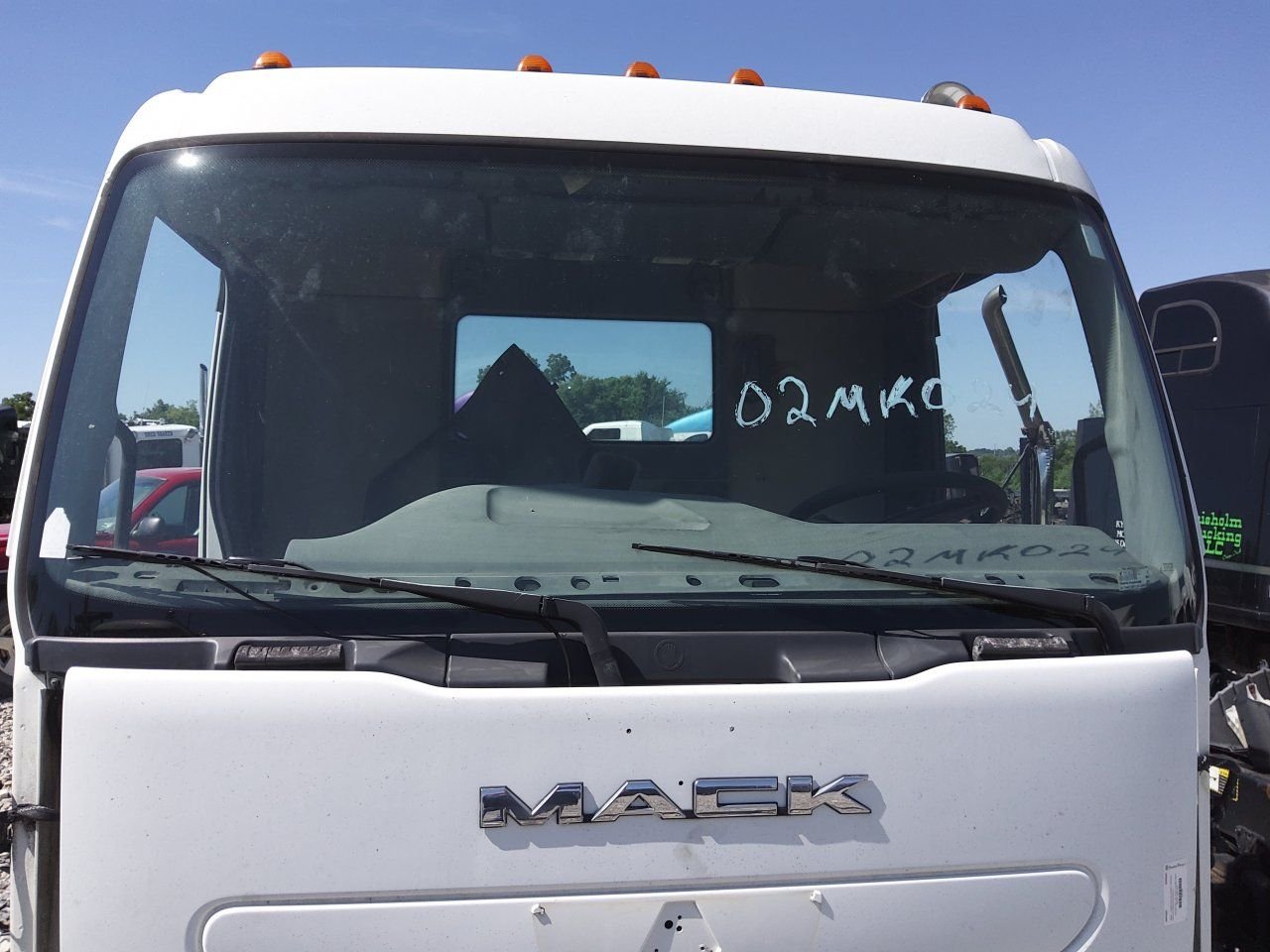43R-003065 | Mack FREEDOM Windshield for Sale