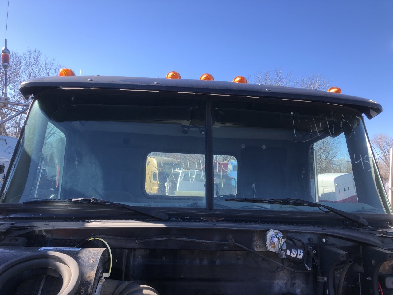 Volvo WCA Windshield for Sale