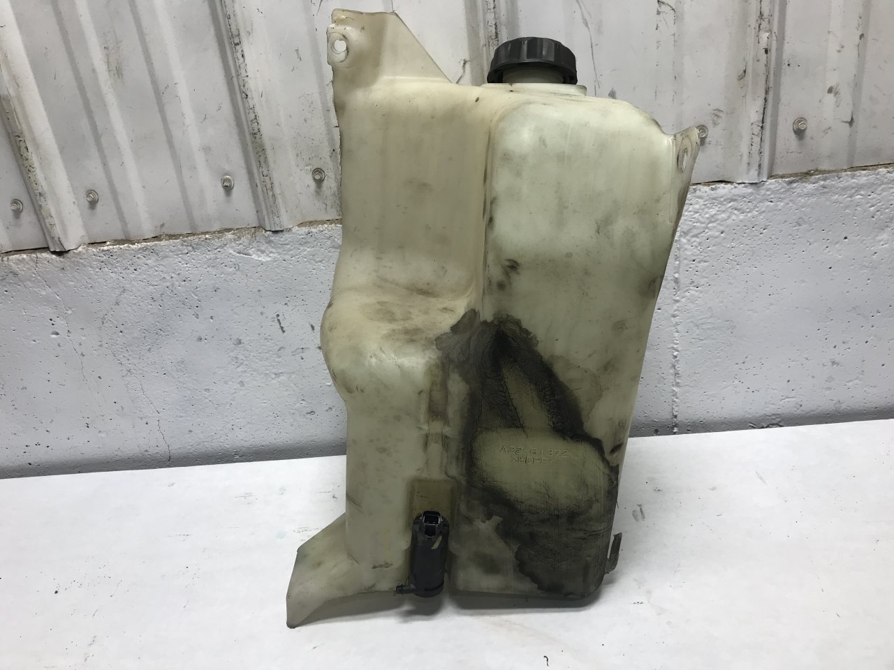 A22-61372 | Freightliner COLUMBIA 120 Windshield Washer Reservoir for Sale