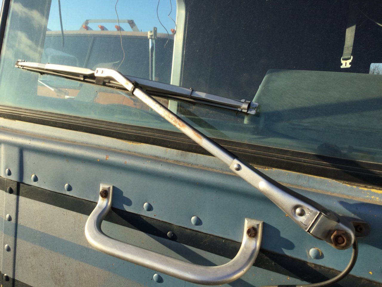 Kenworth K100 Windshield Wiper Arm for Sale