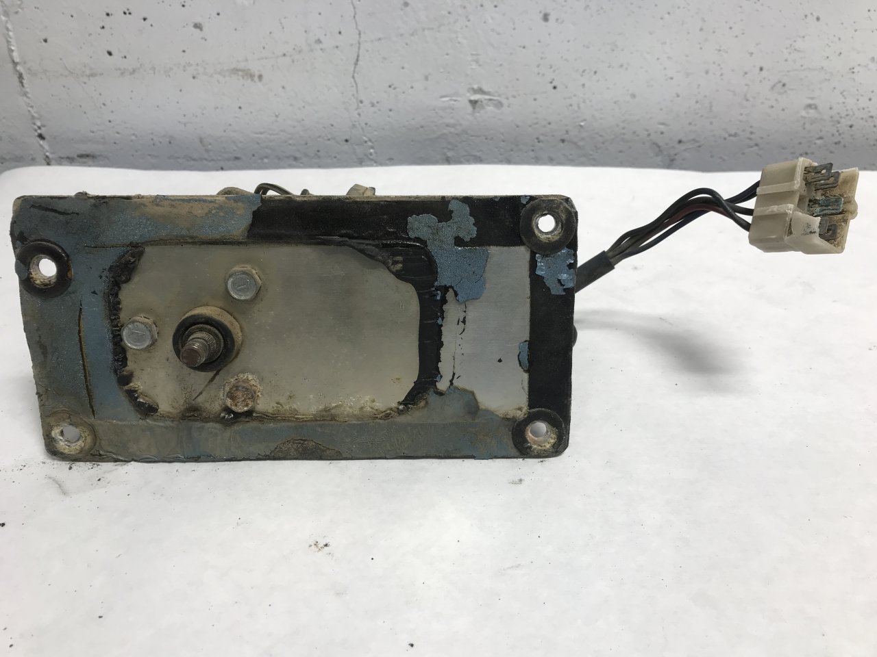 18-03676 | Peterbilt 379 Windshield Wiper Motor for Sale