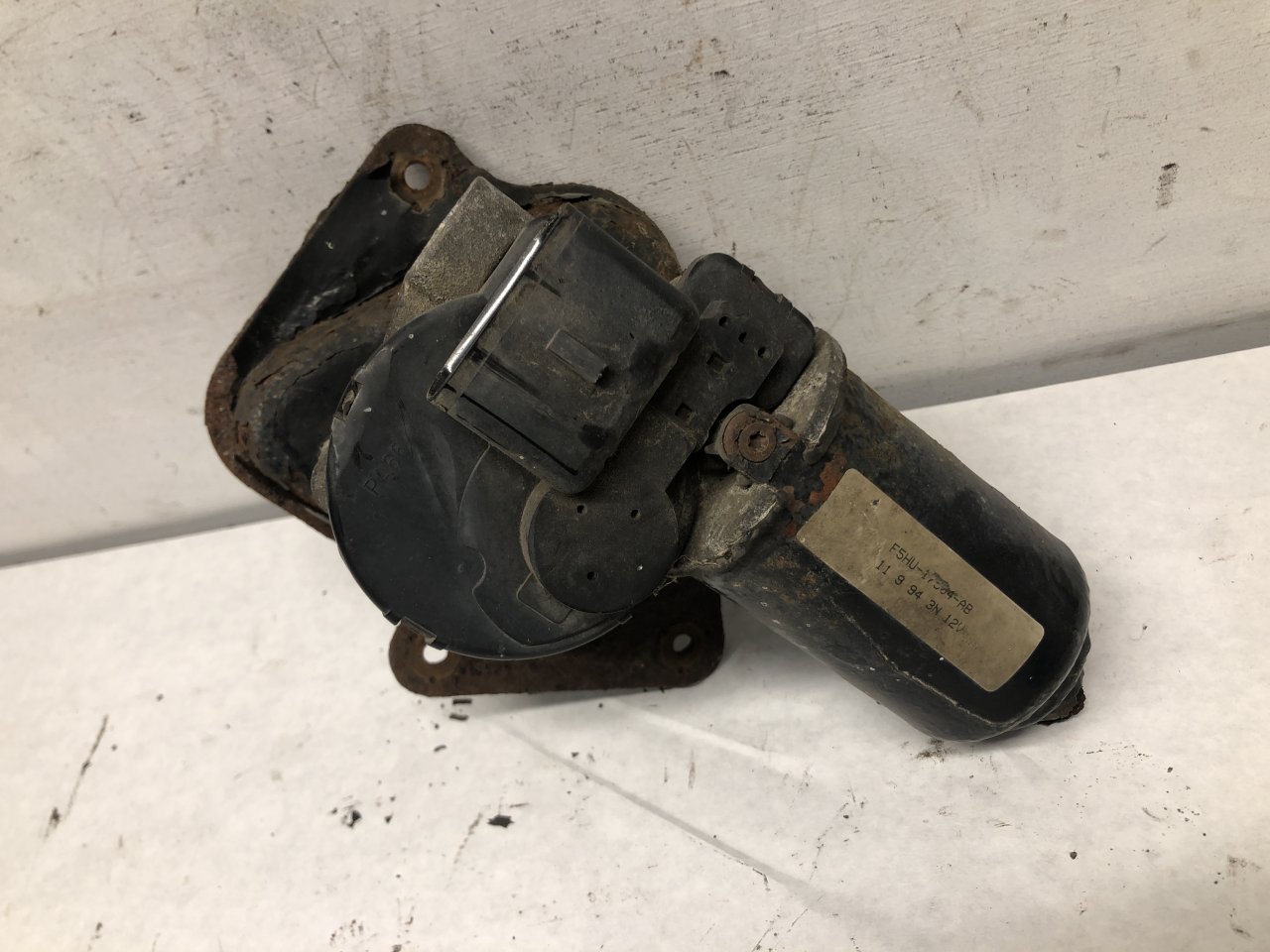 F5HU-17504-AB | Ford LN8000 Windshield Wiper Motor for Sale