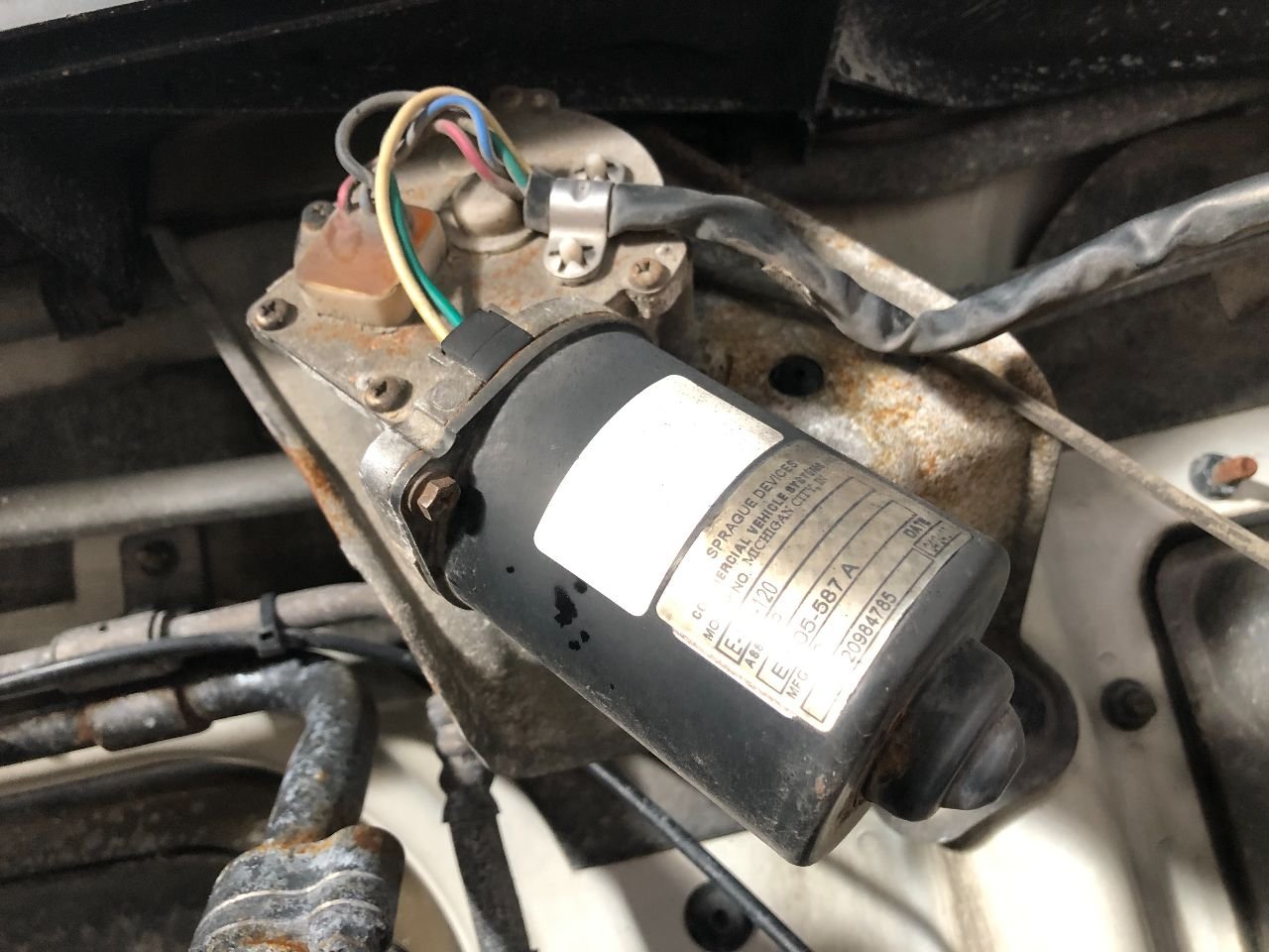 E-005-587A | Volvo VNL Windshield Wiper Motor for Sale