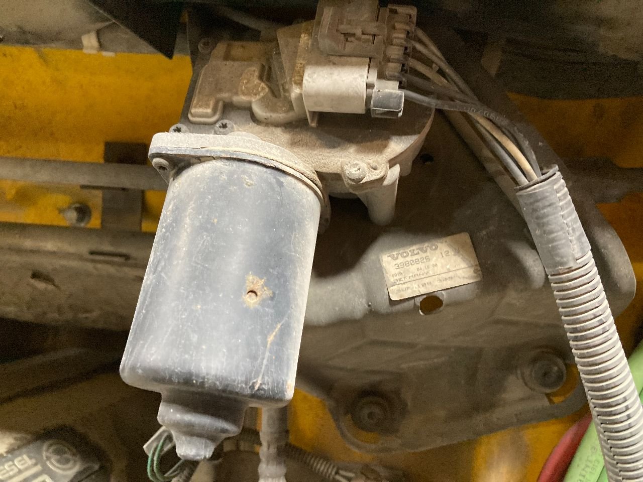 3980826 | Volvo VNM Windshield Wiper Motor for Sale