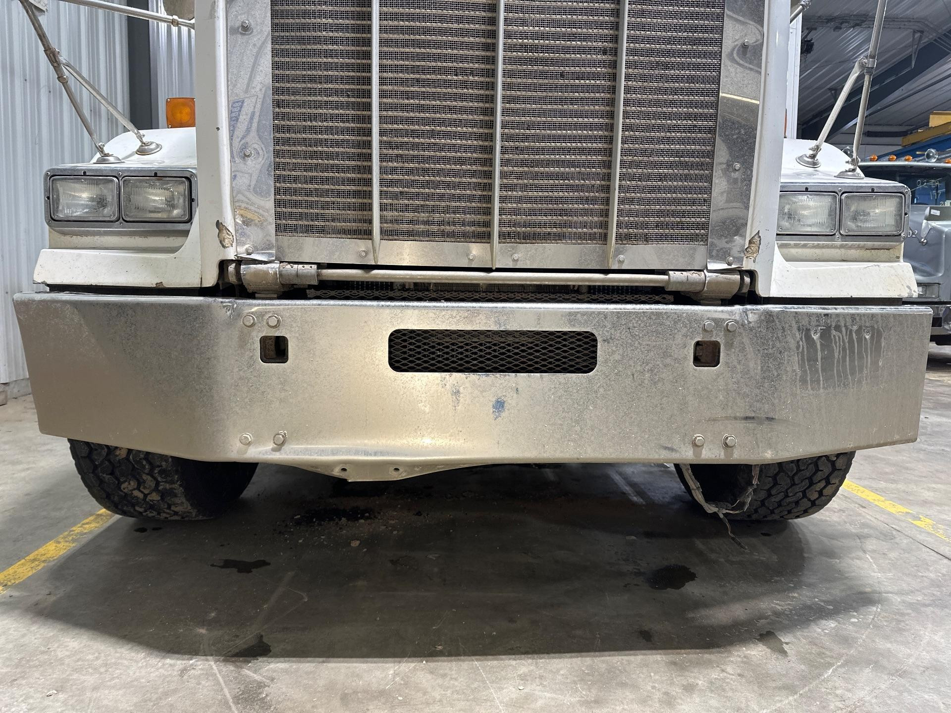 5530SSC | Kenworth T800 Bumper for Sale