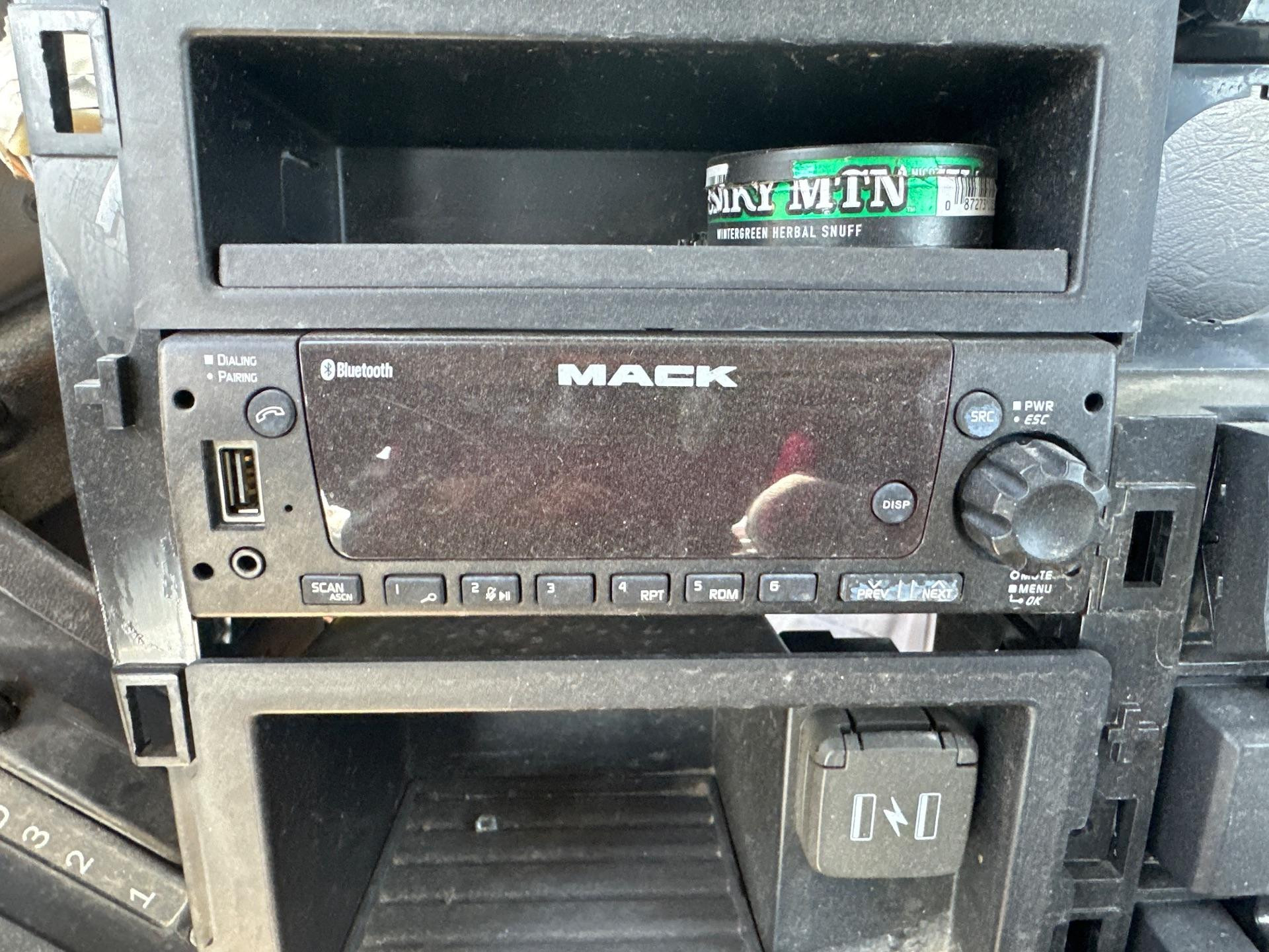 Mack MD6 A/V Equipment (Radio) for Sale