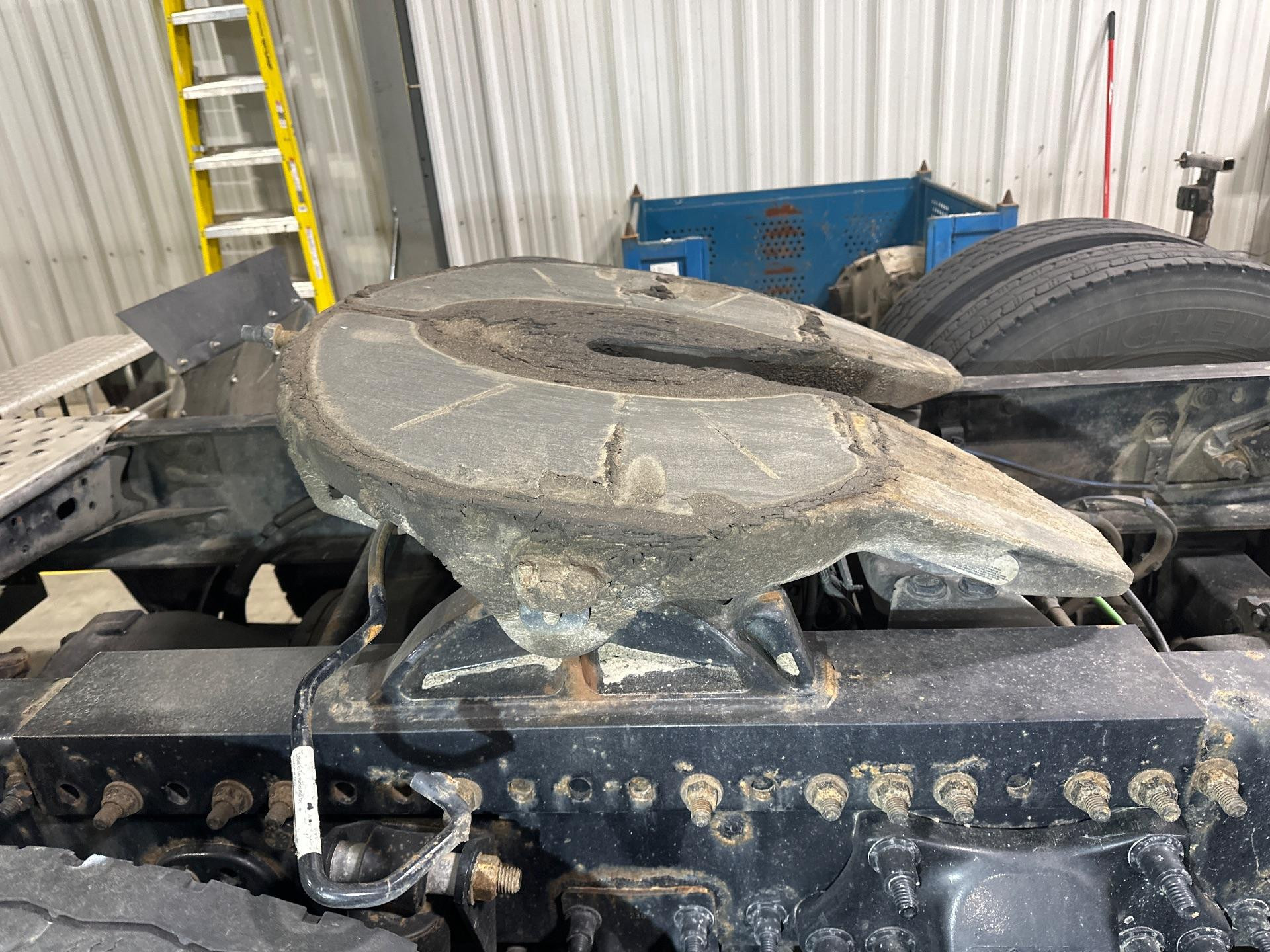 FW31X800XL00 | Holland FW31 Fifth Wheel for Sale