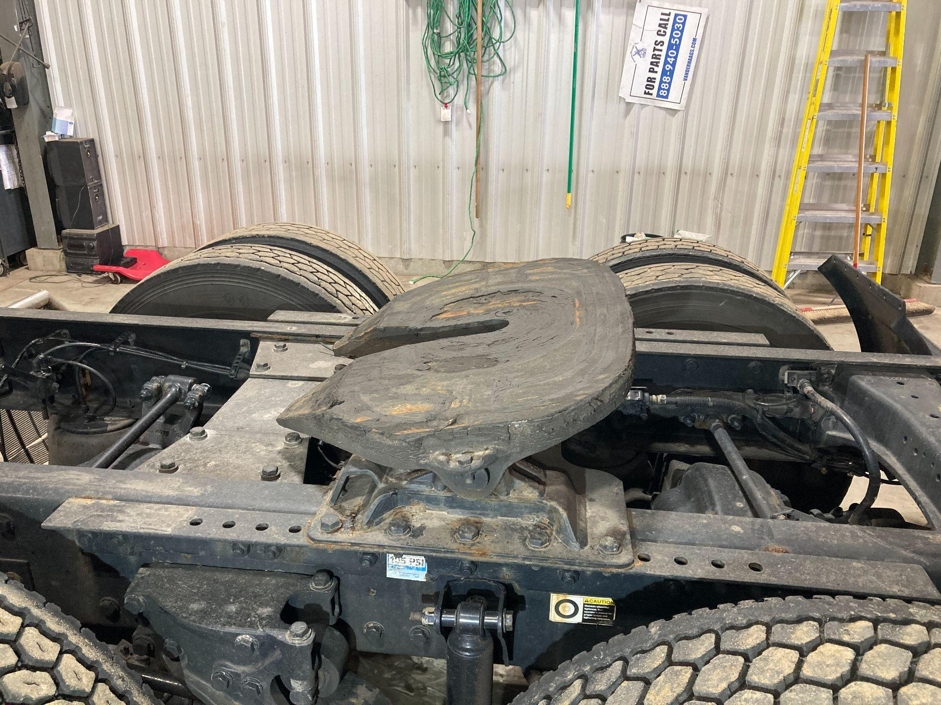 FW17X700XL80 | Holland FW17 Fifth Wheel for Sale