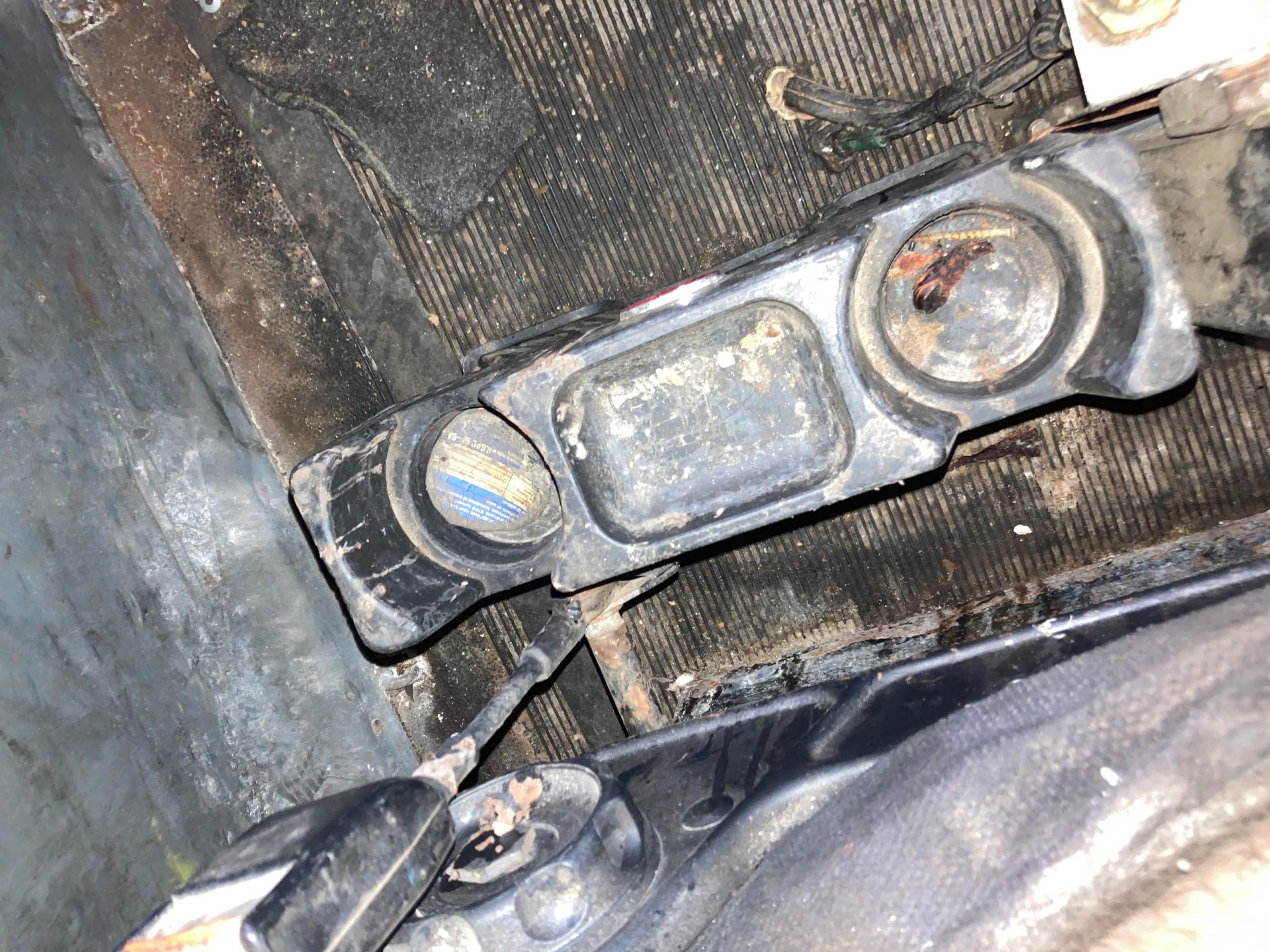 Peterbilt 379 Console for Sale