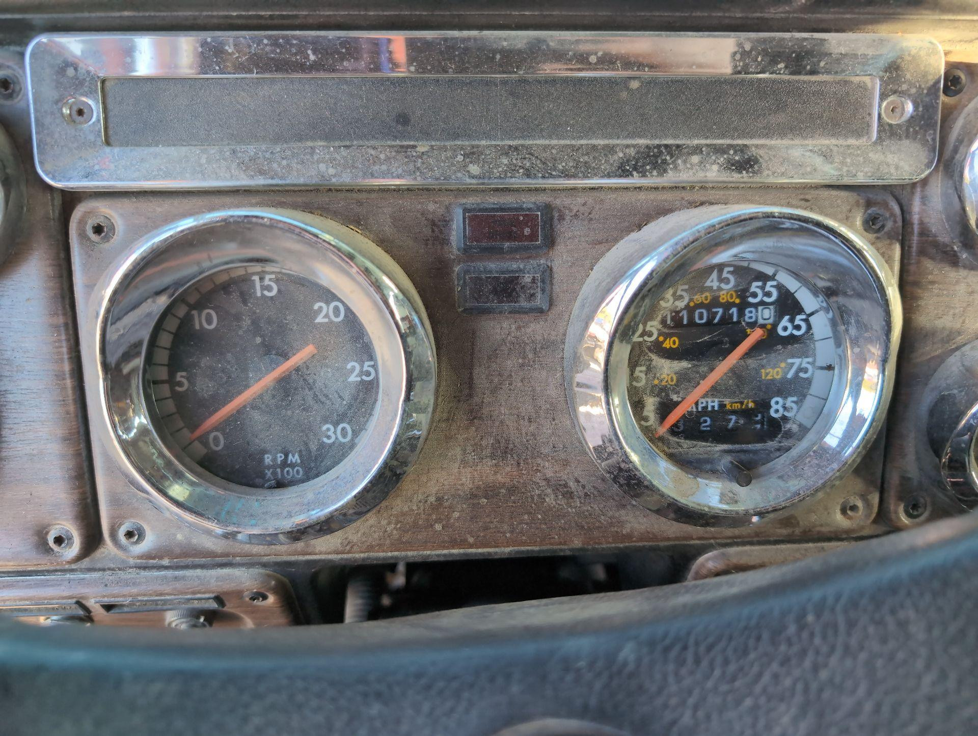 Freightliner FLD120 CLASSIC Speedometer Instrument Cluster for Sale