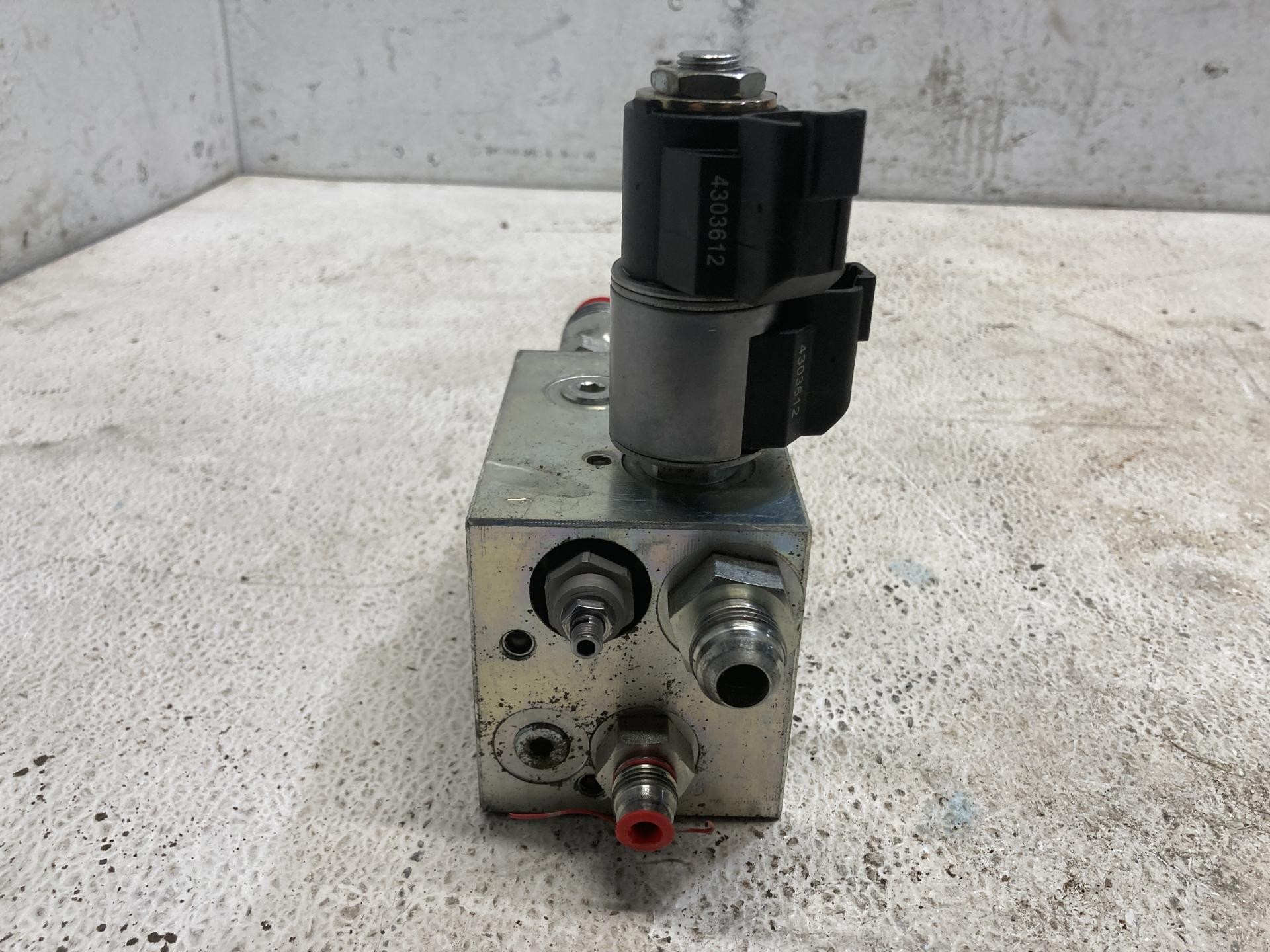 7273570 | Bobcat S770 Hydraulic Valve for Sale