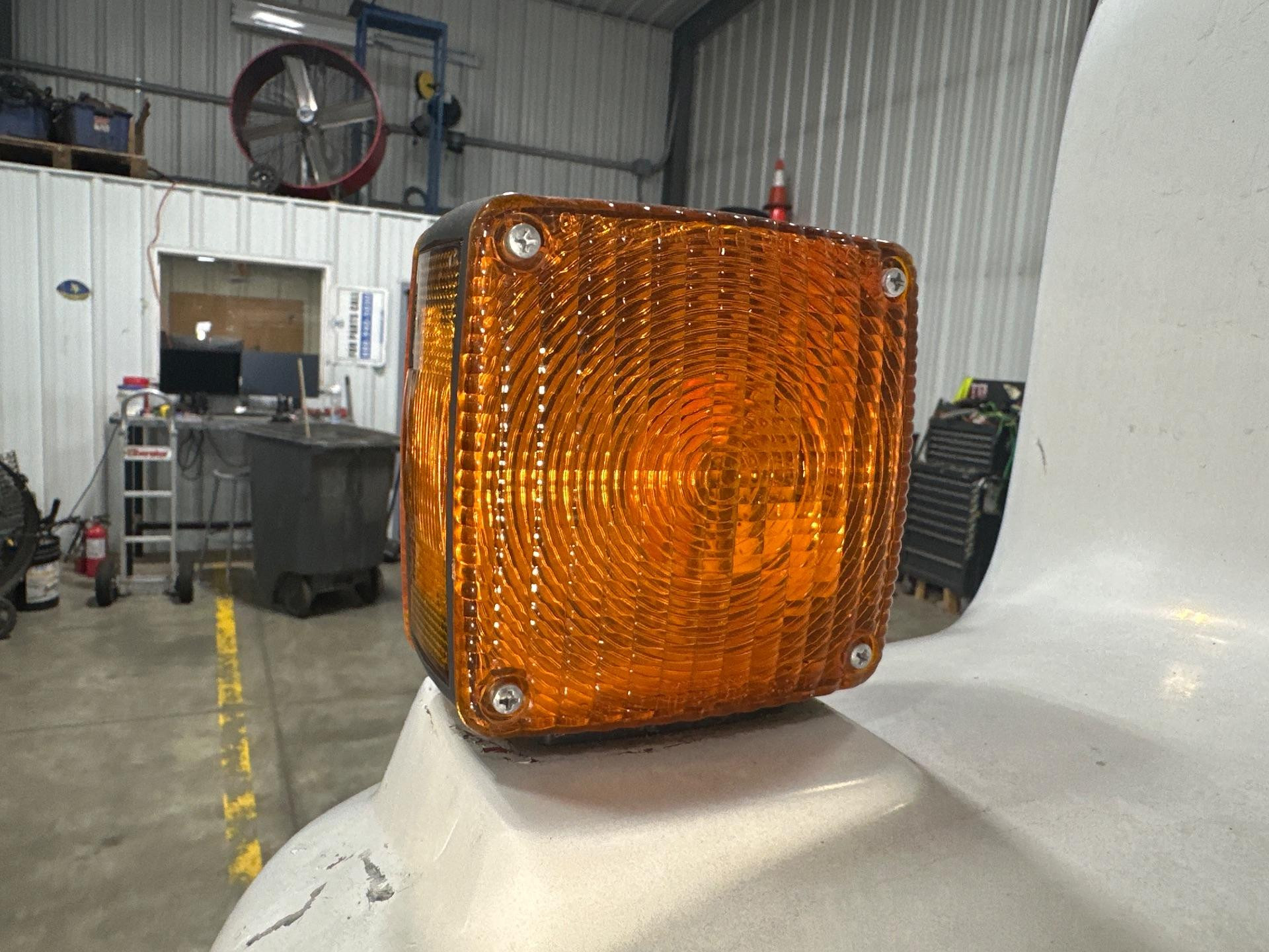 SAEAIPP2ST80 | International S2500 Parking Lamp for Sale