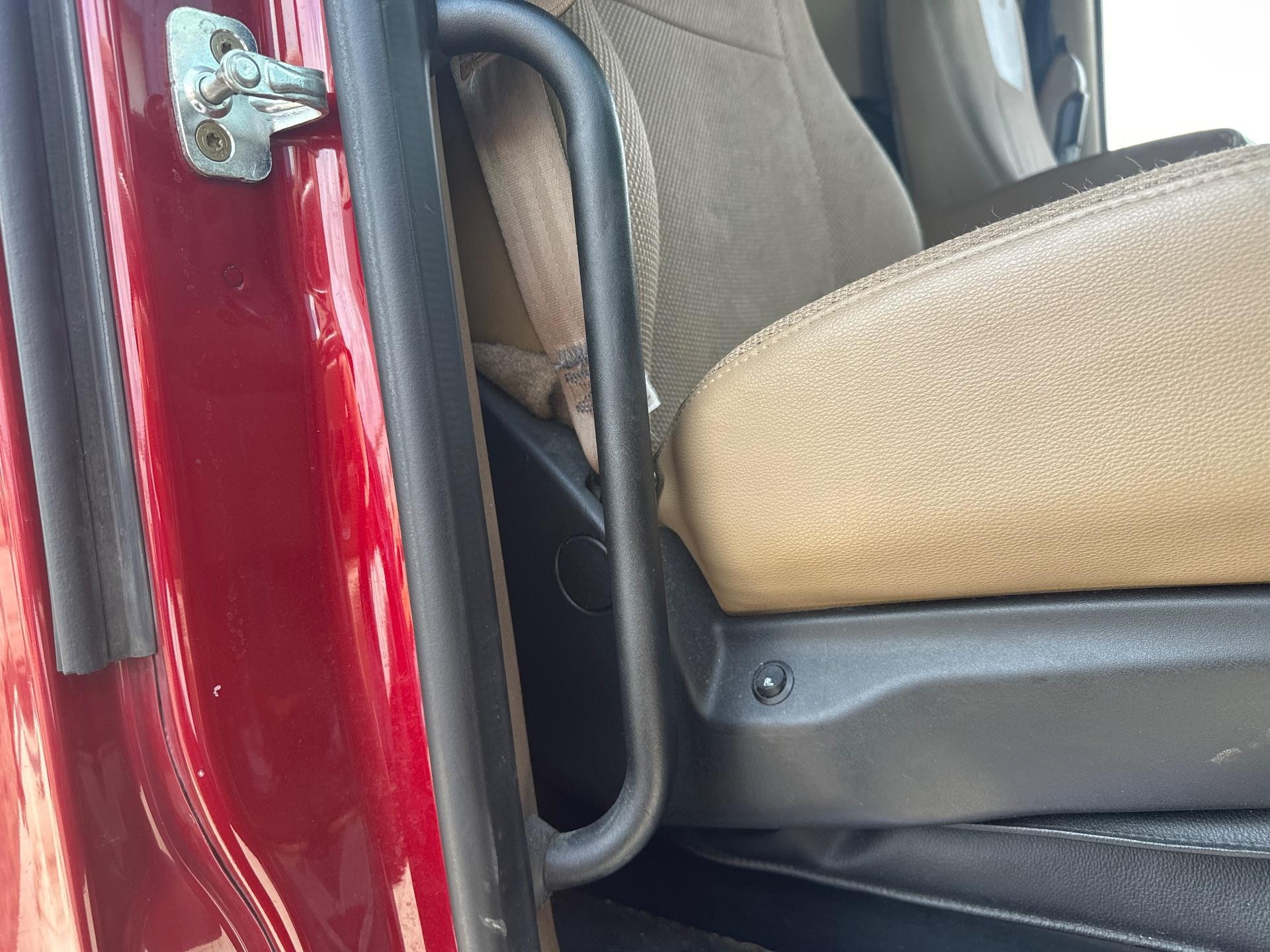 S56-1049-601 | Kenworth T680 Grab Handle for Sale