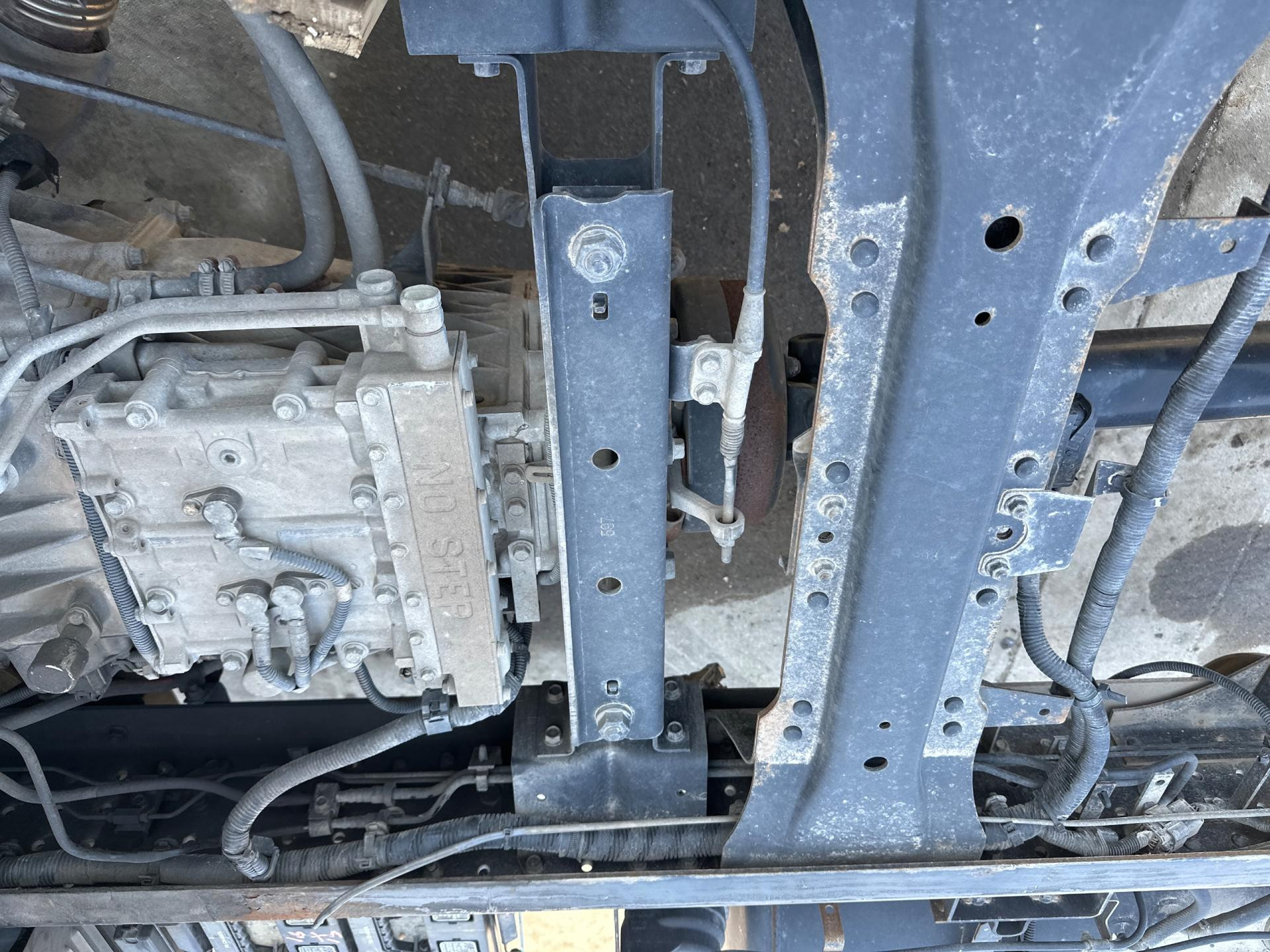 Mitsubishi FE Transmission Support Bracket for Sale