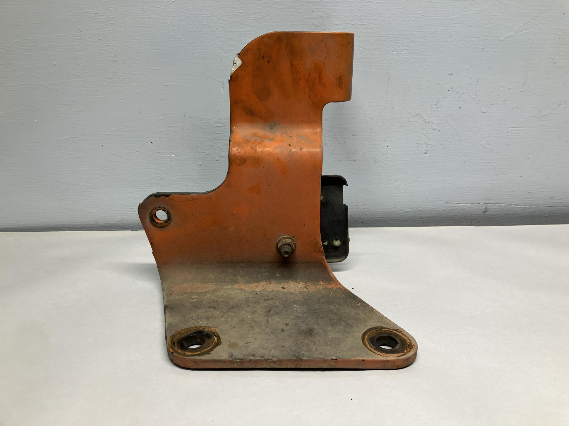 Ford L8513 Brackets, Misc for Sale
