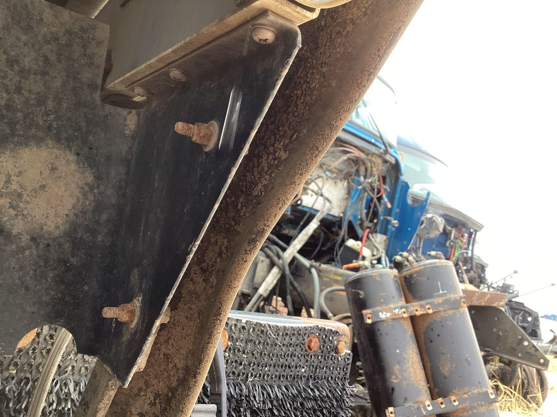 k275-6963 | Kenworth T800 Brackets, Misc for Sale