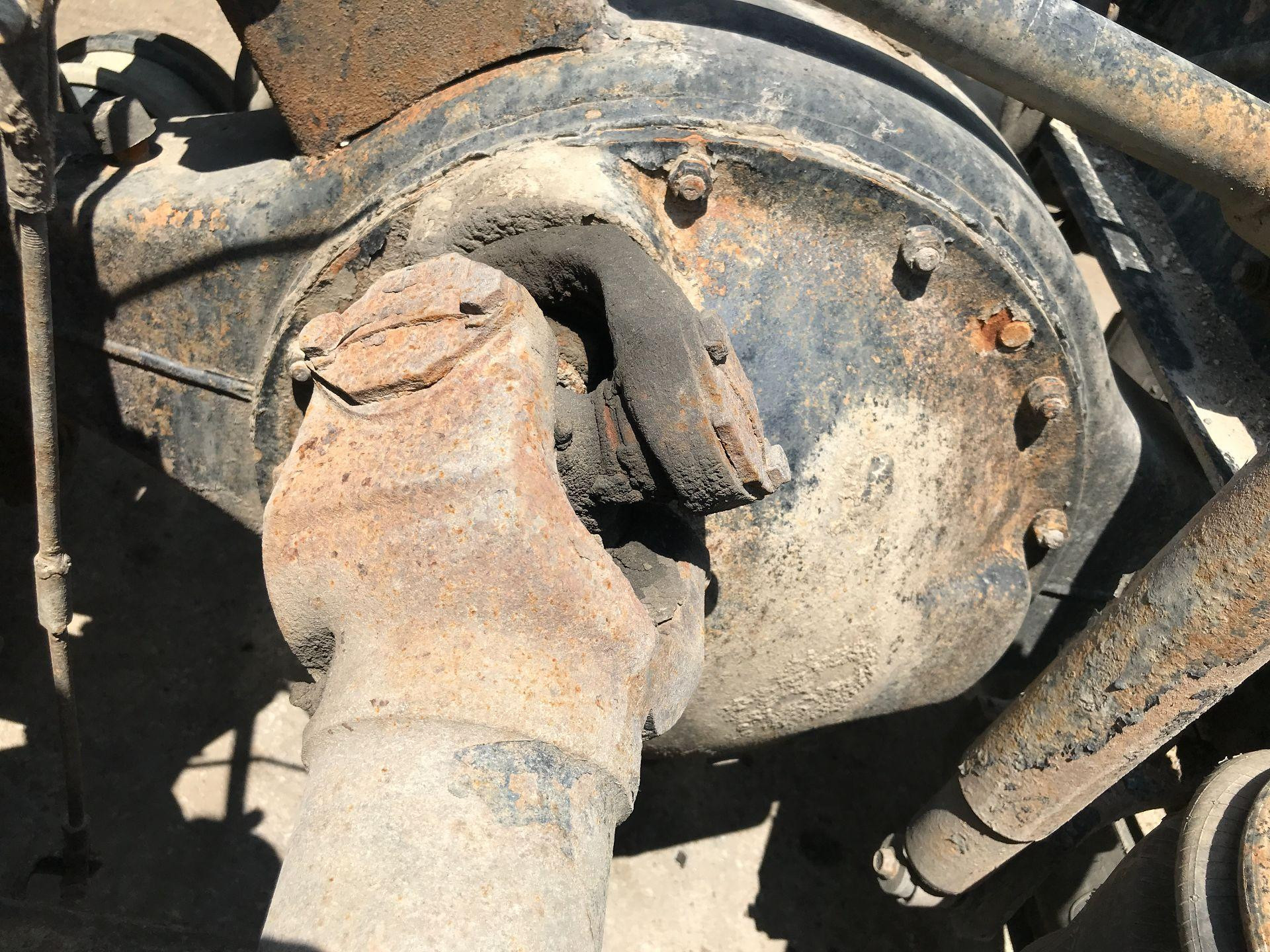 NO TAG | Eaton DS402 Axle Housing for Sale