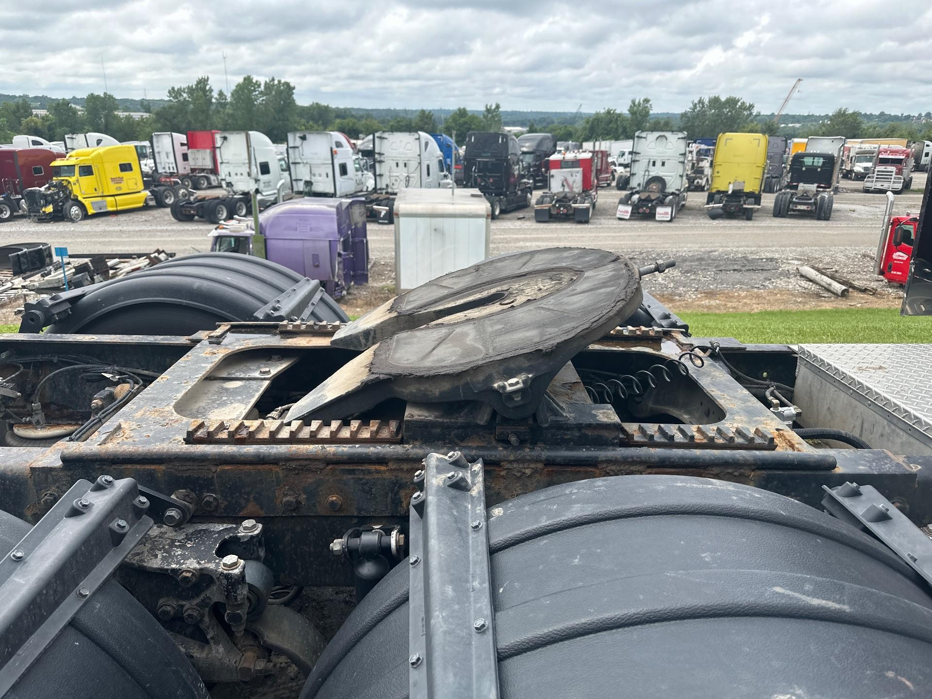 Holland XA-331-A-L-P Fifth Wheel for Sale