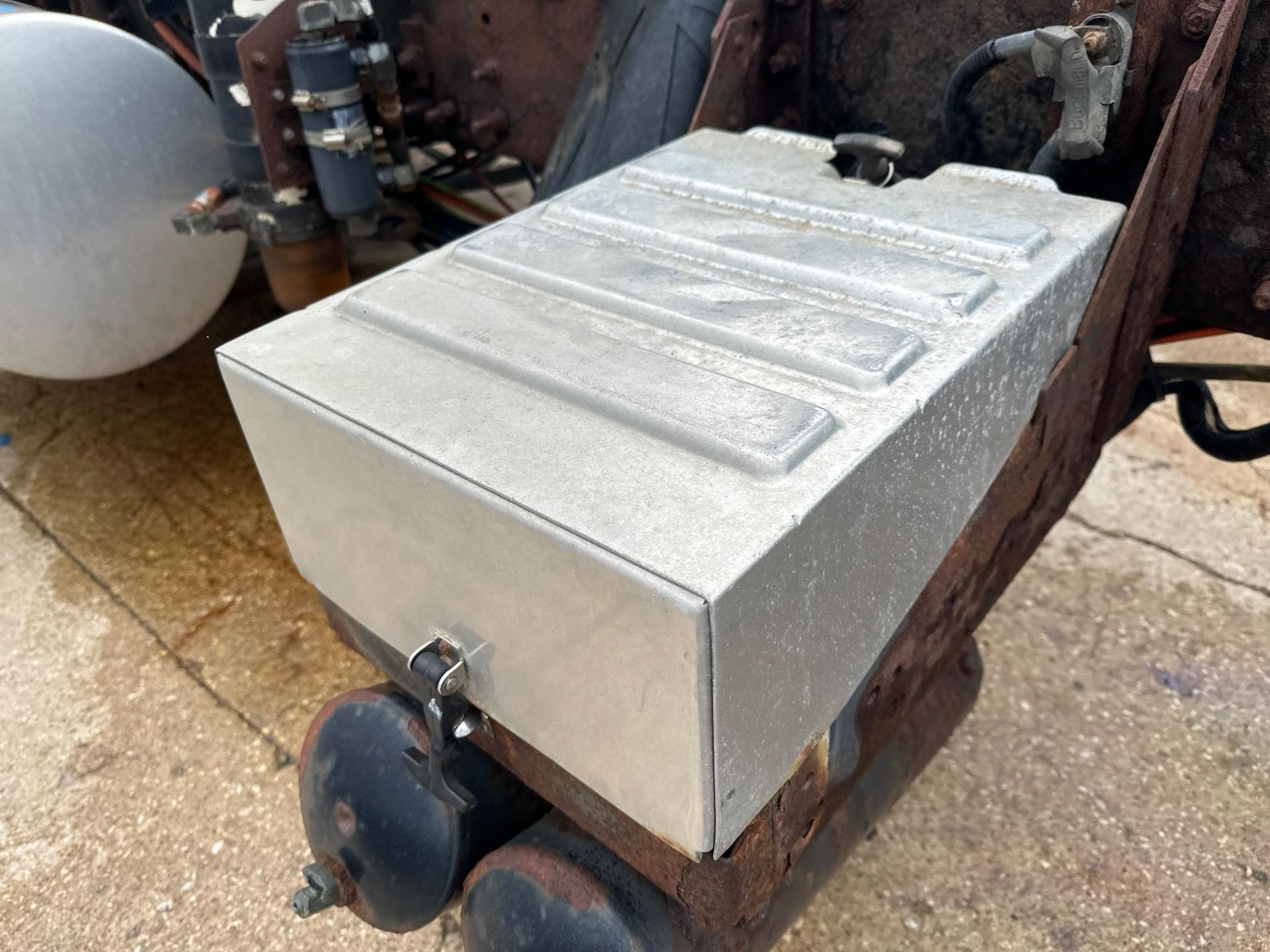 Mack GU813 Battery Box Cover for Sale