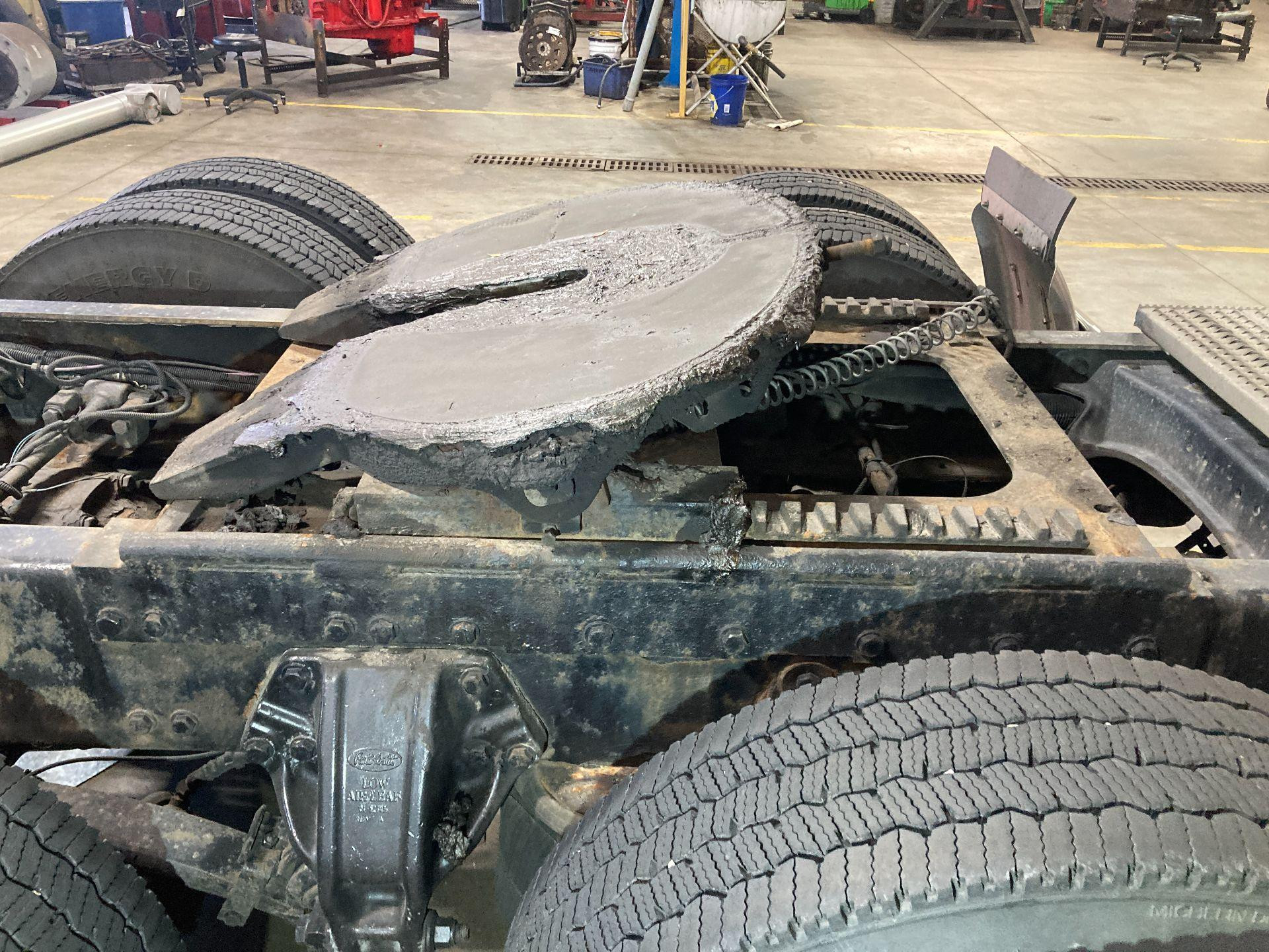 FW31-7002X3L11 | Holland FW31 Fifth Wheel for Sale