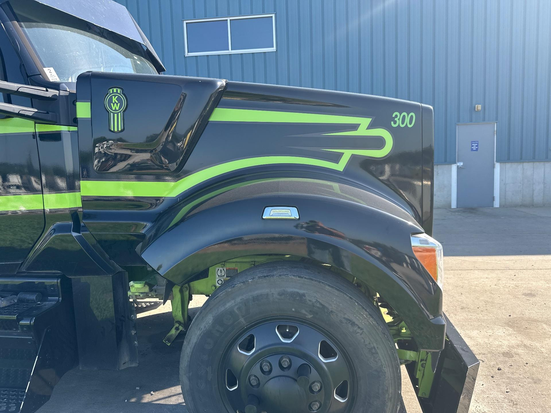 Kenworth W990 Hood for Sale