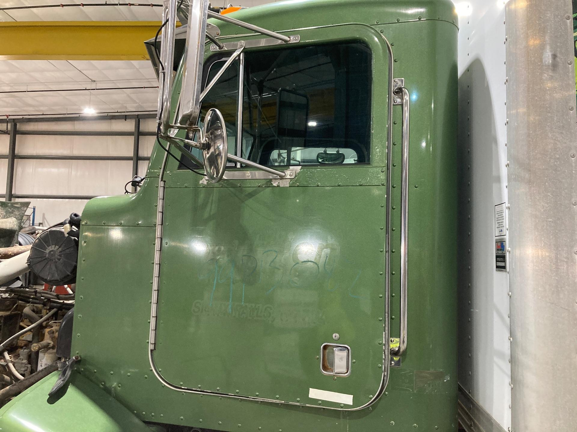 Peterbilt 385 Door for Sale