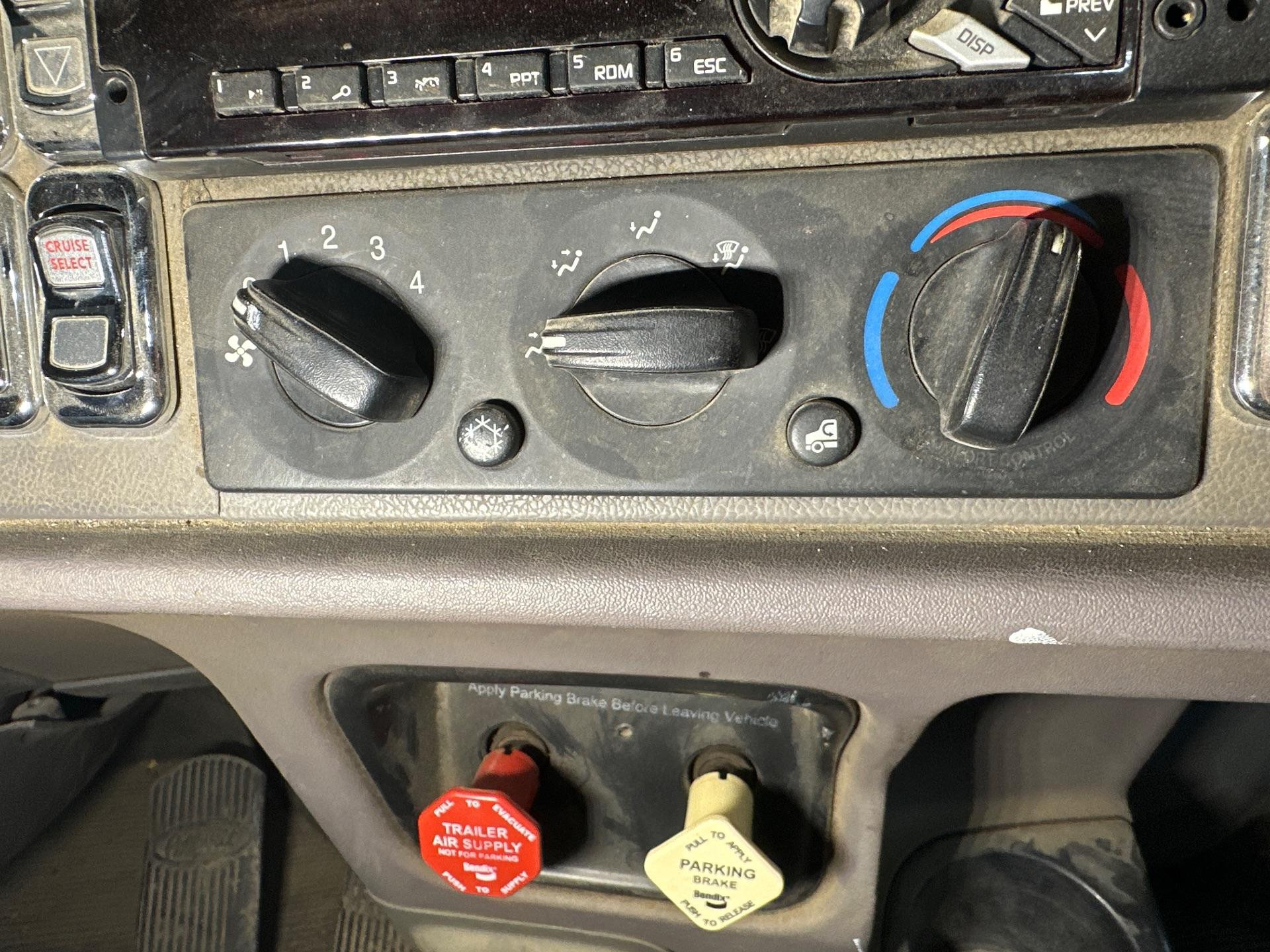 Q21-6012 | Peterbilt 386 Heater & AC Temperature Control for Sale