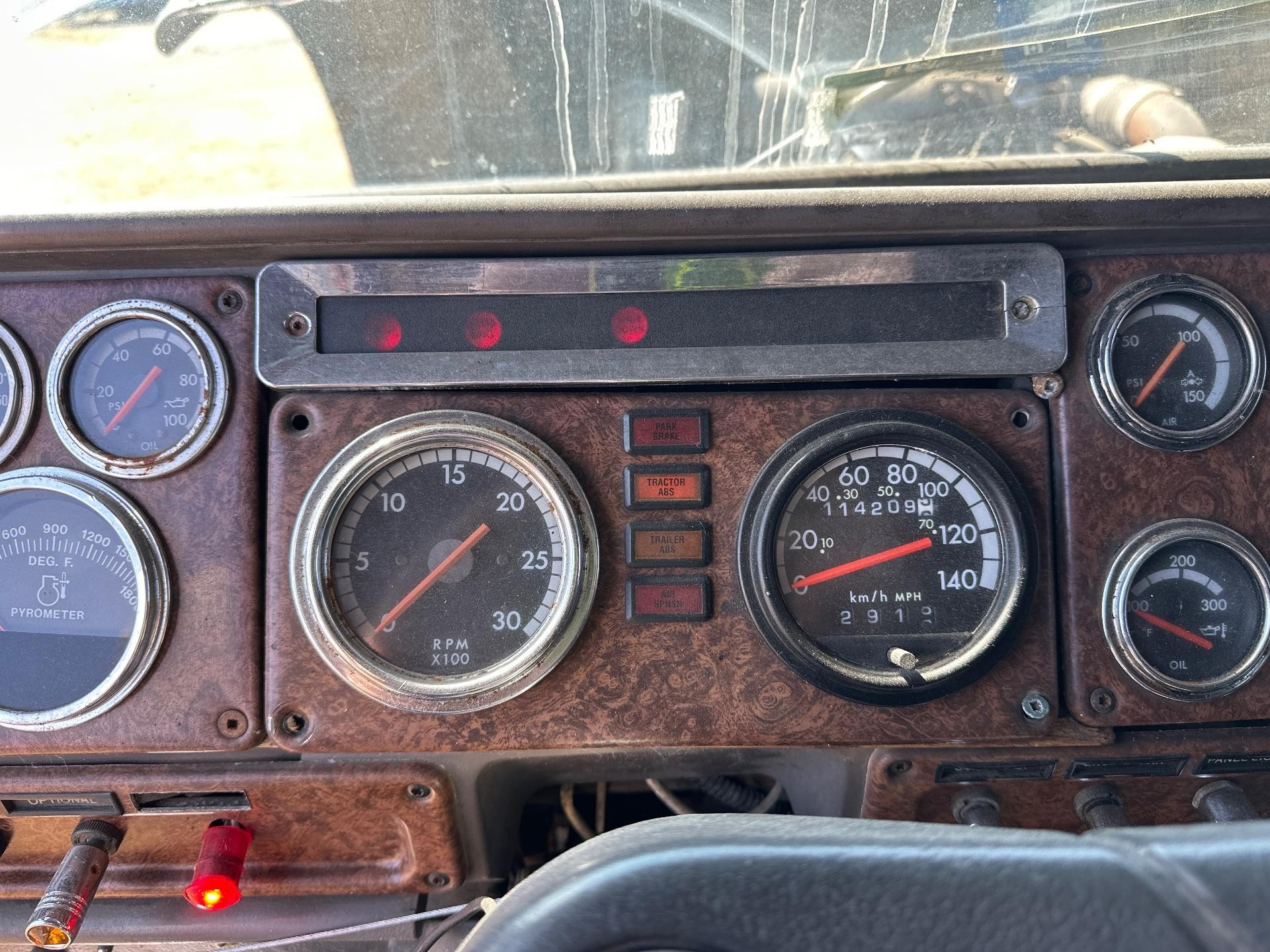 Freightliner FLD120 Speedometer Instrument Cluster for Sale