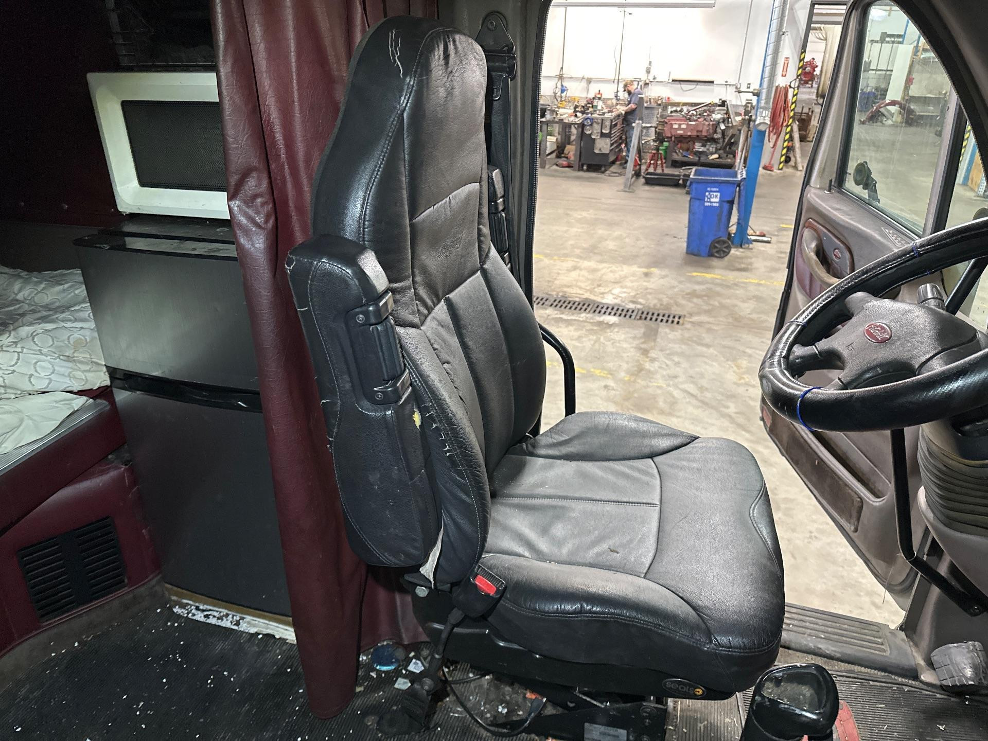 188900MW61 | Peterbilt 587 Air Ride Seat for Sale