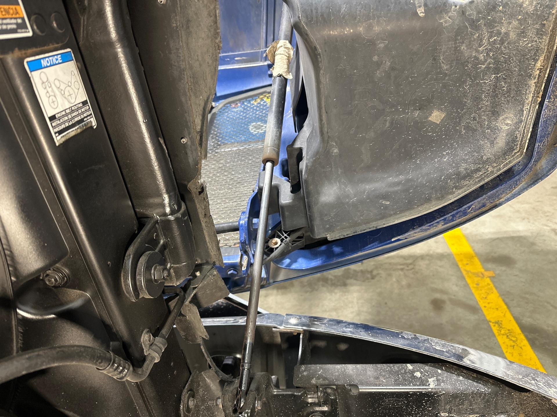 L71-6022 | Peterbilt 579 Hood Shock for Sale