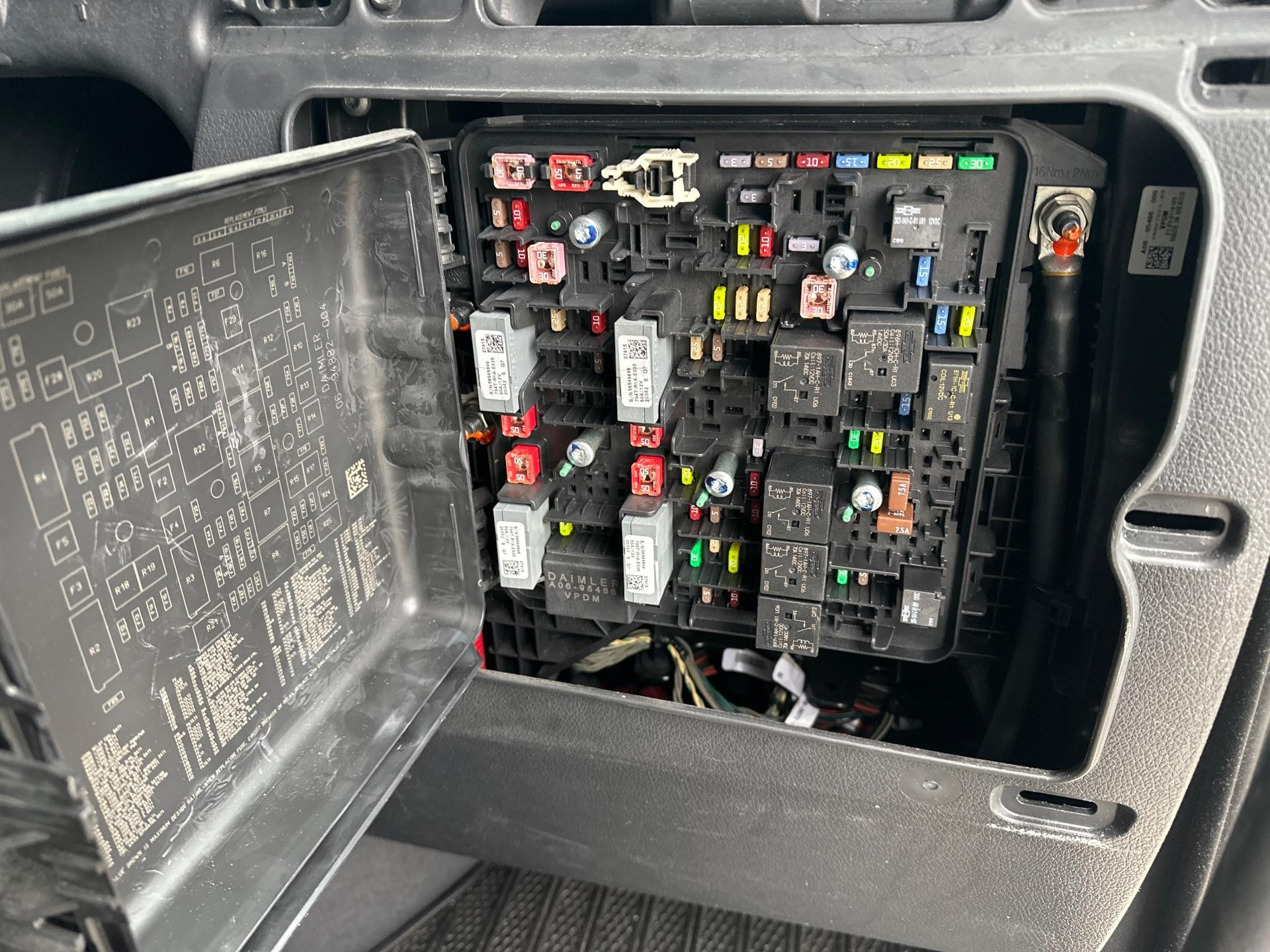 A06-95486-000 | Freightliner CASCADIA Fuse Box for Sale