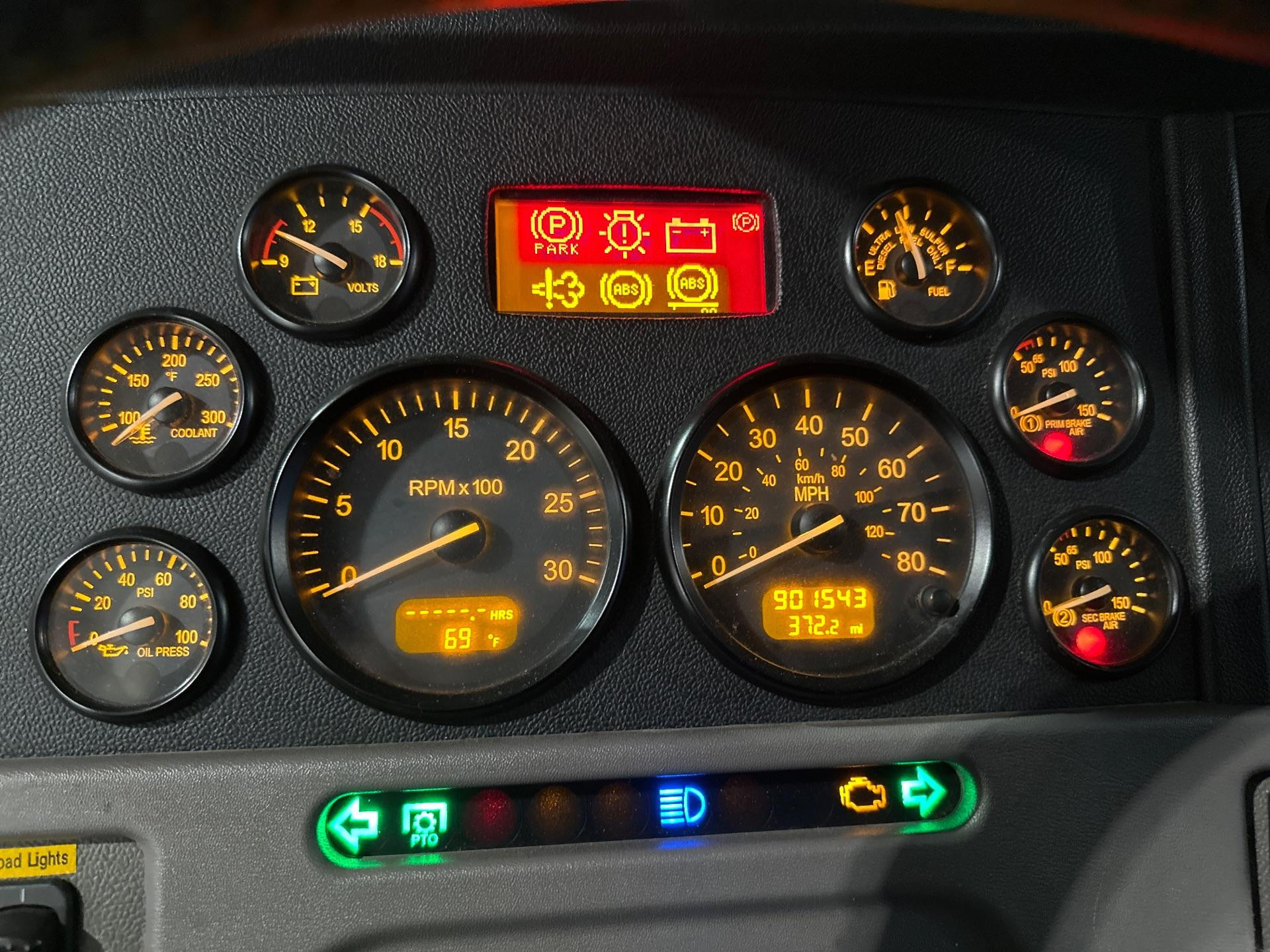 Q43-6046-100004 | Peterbilt 389 Speedometer Instrument Cluster for Sale