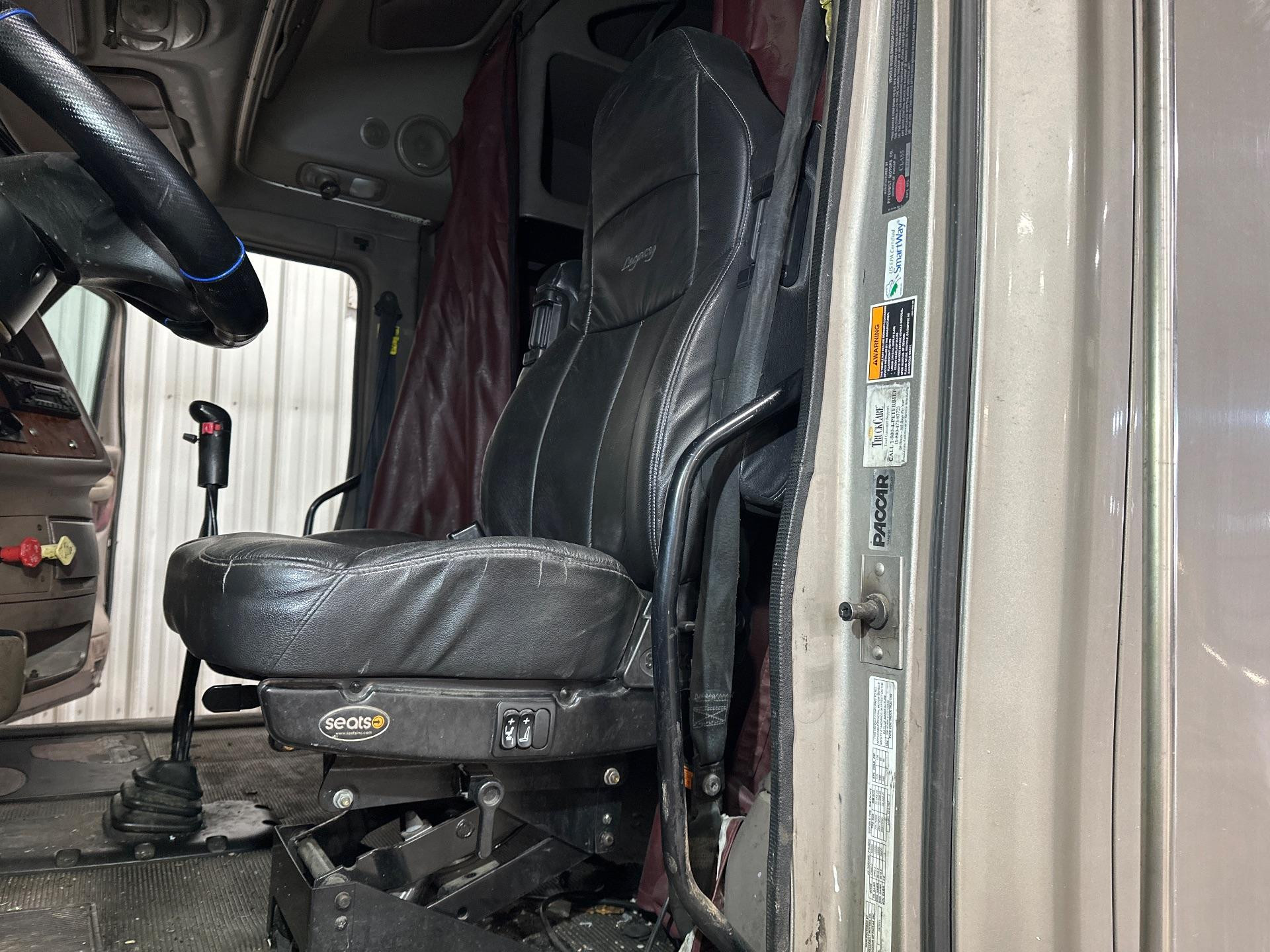 188900MW61 | Peterbilt 587 Air Ride Seat for Sale