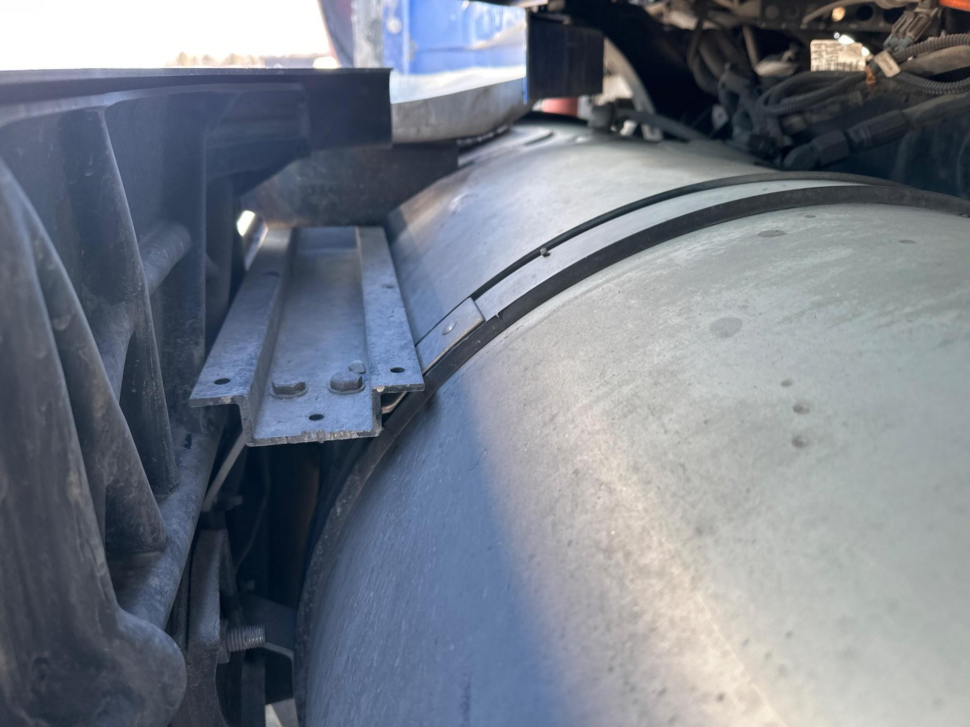 Kenworth T600 Bracket, Skirt for Sale