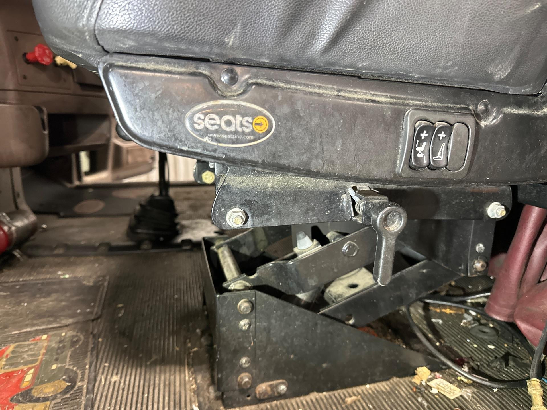 188900MW61 | Peterbilt 587 Air Ride Seat for Sale