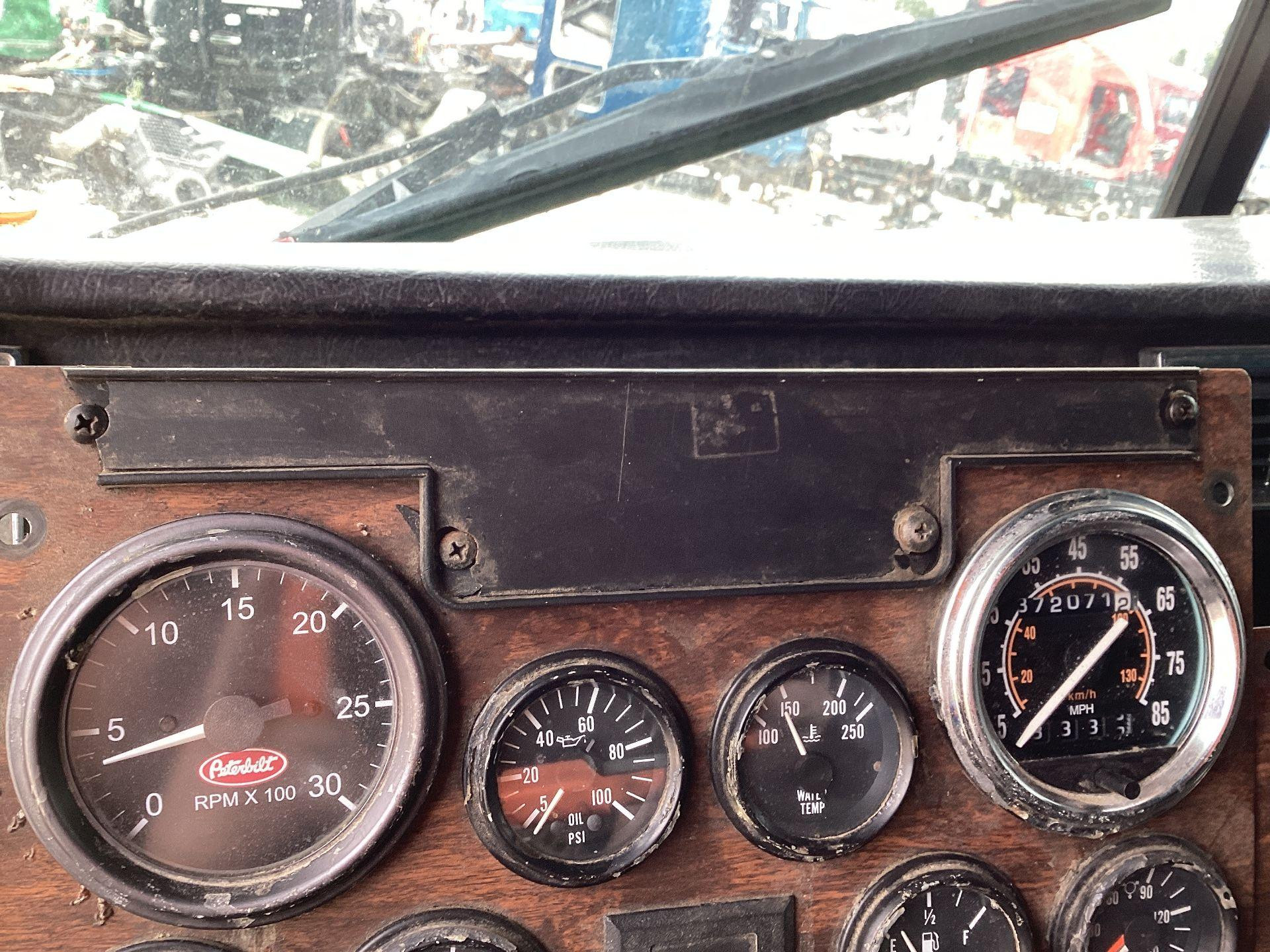 17-03825 | Peterbilt 377 Miscellaneous Lighting for Sale