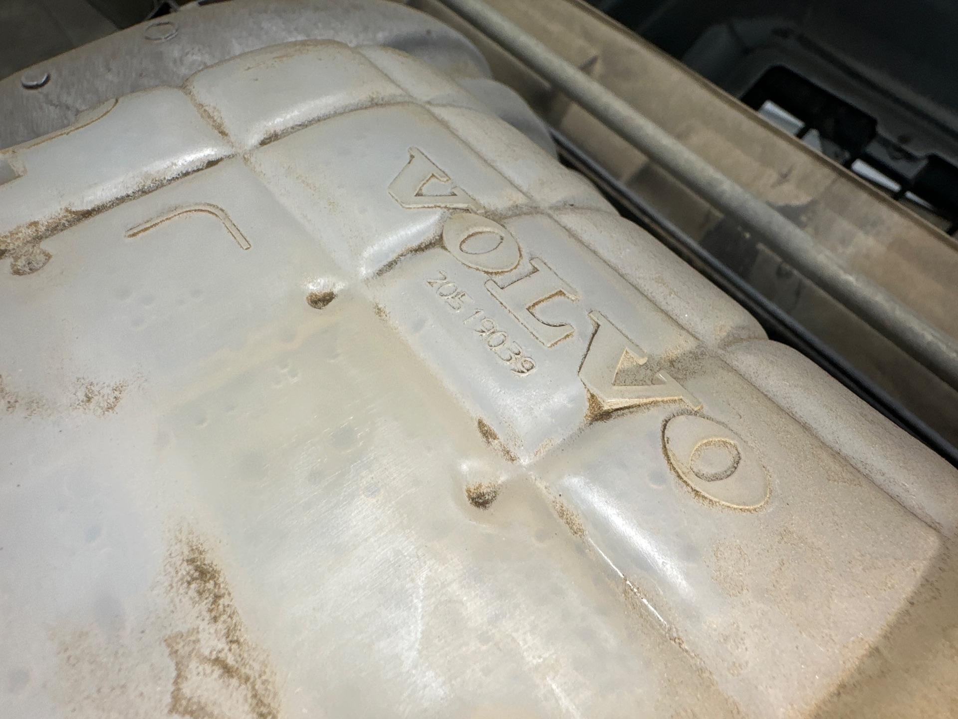20519039 | Volvo VNL Radiator Overflow Bottle for Sale