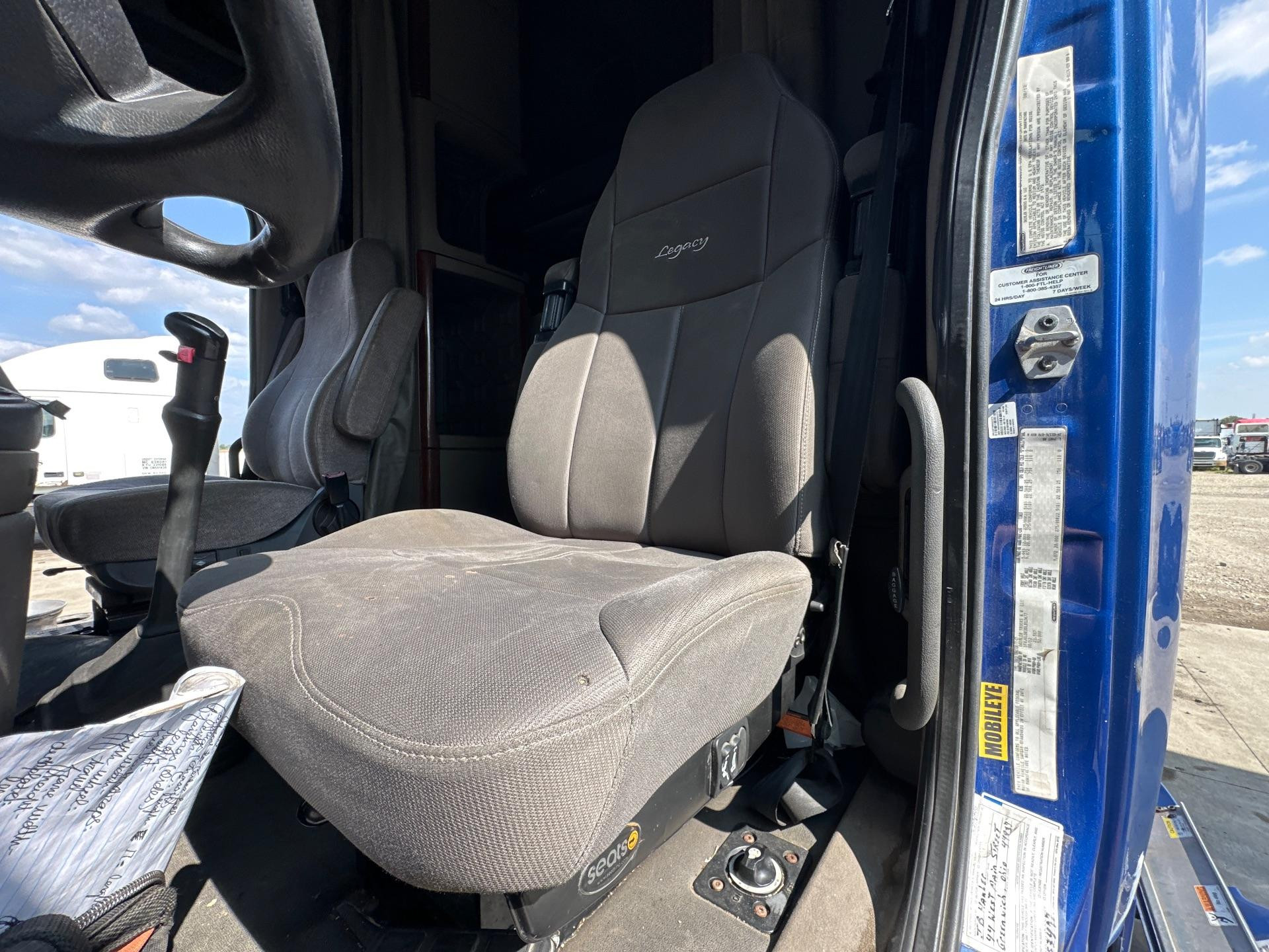 LS393812 | Freightliner CASCADIA Air Ride Seat for Sale
