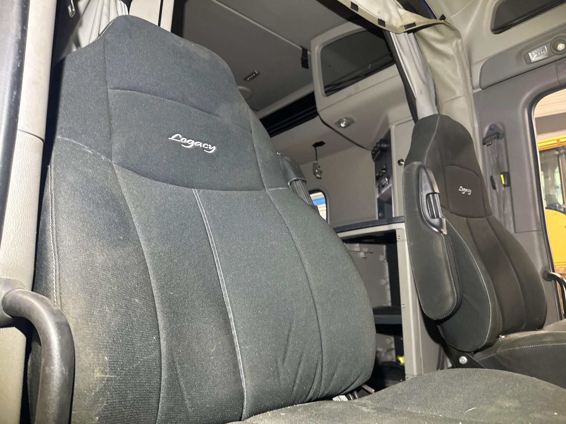 188900FW631 | Peterbilt 567 Air Ride Seat for Sale