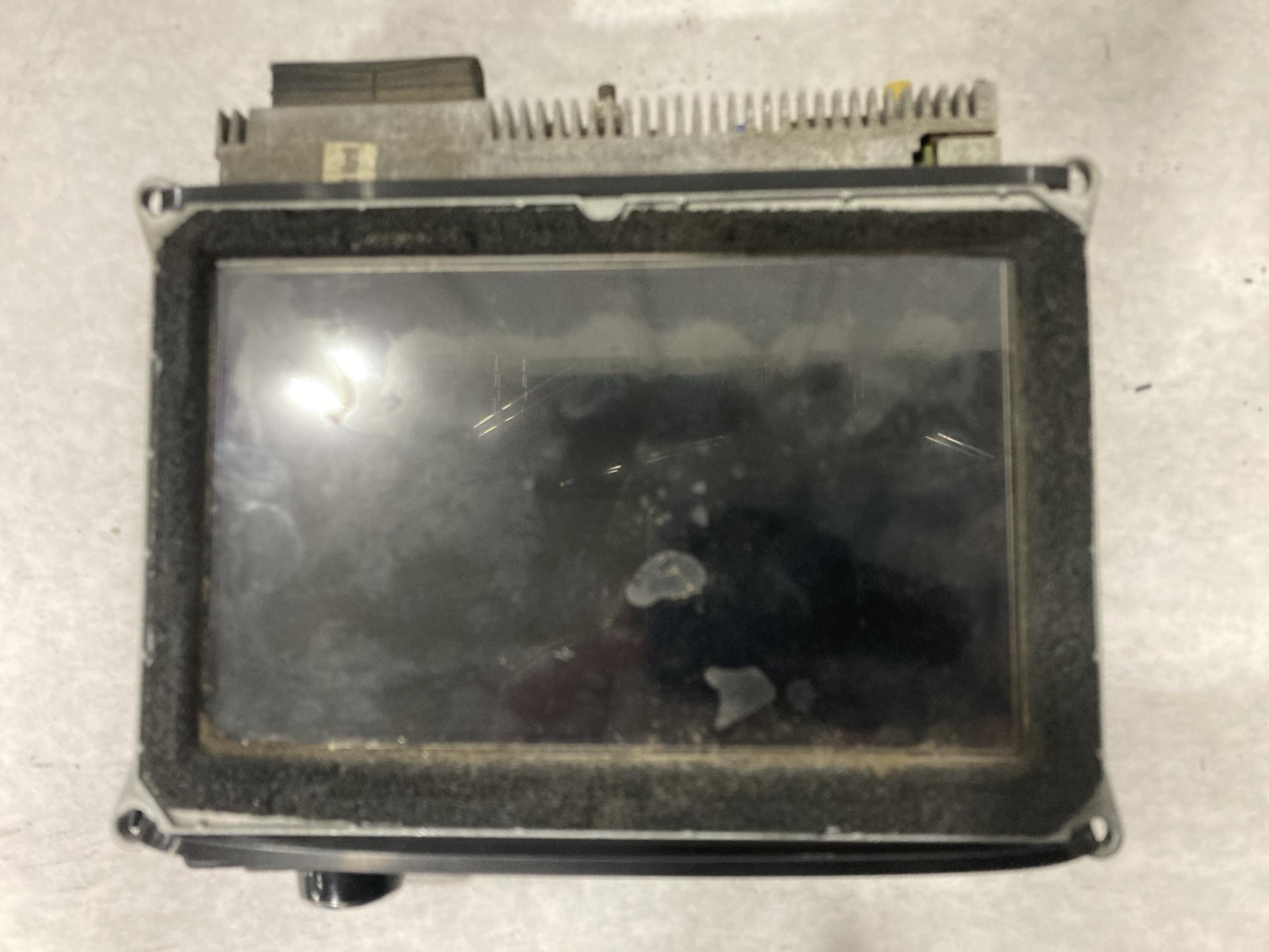 Q27-6050 | Peterbilt 587 A/V Equipment (Radio) for Sale